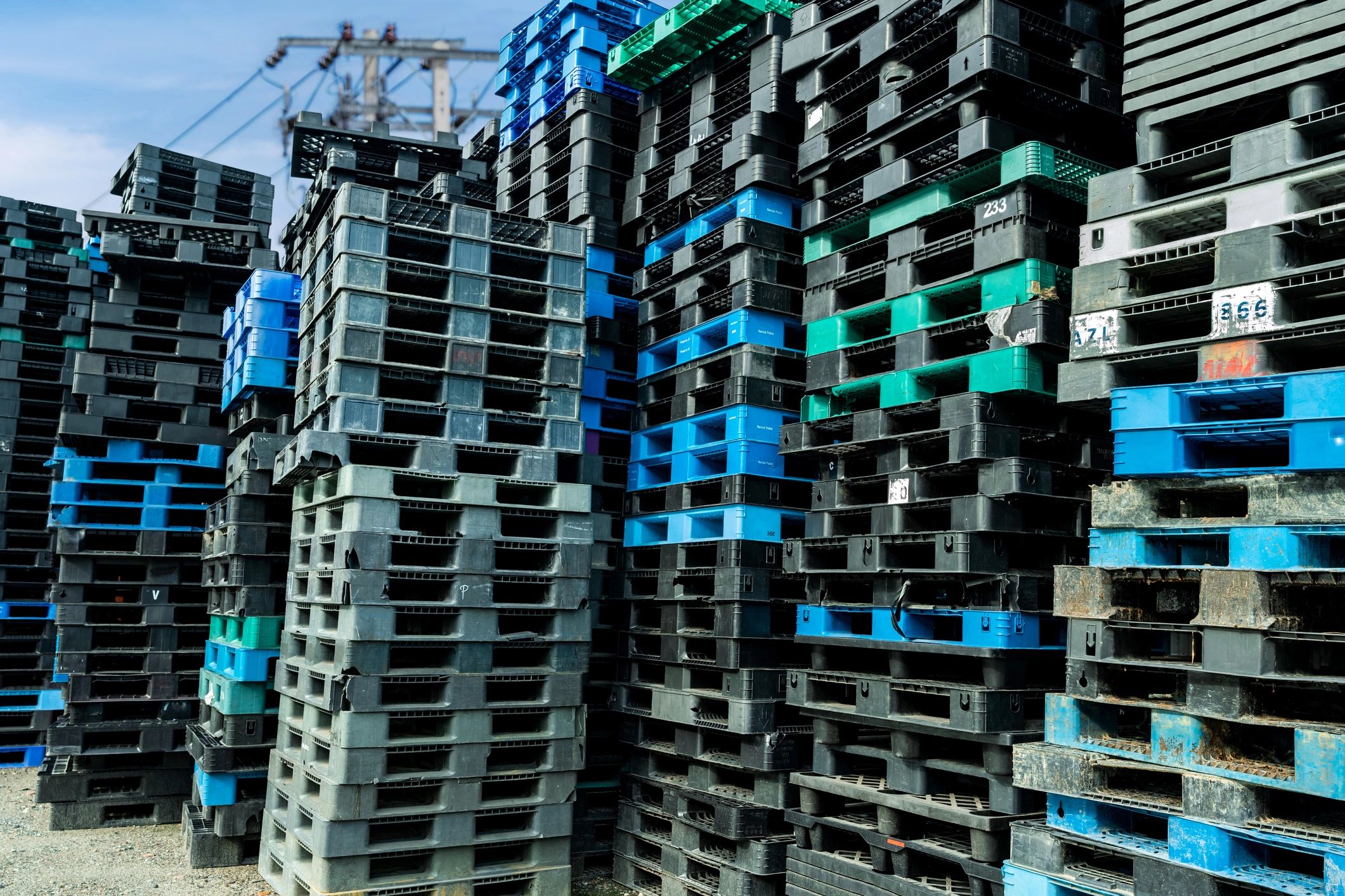 Top Plastic Pallet Supplier | Custom Fabrication & Sales