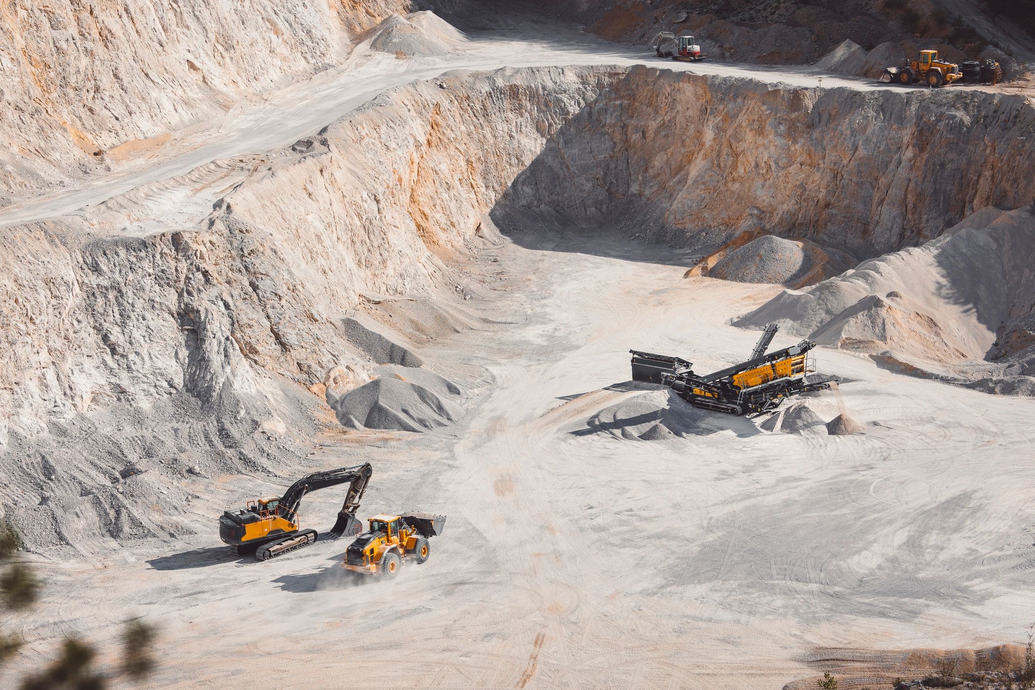 arrowminingcorp.com