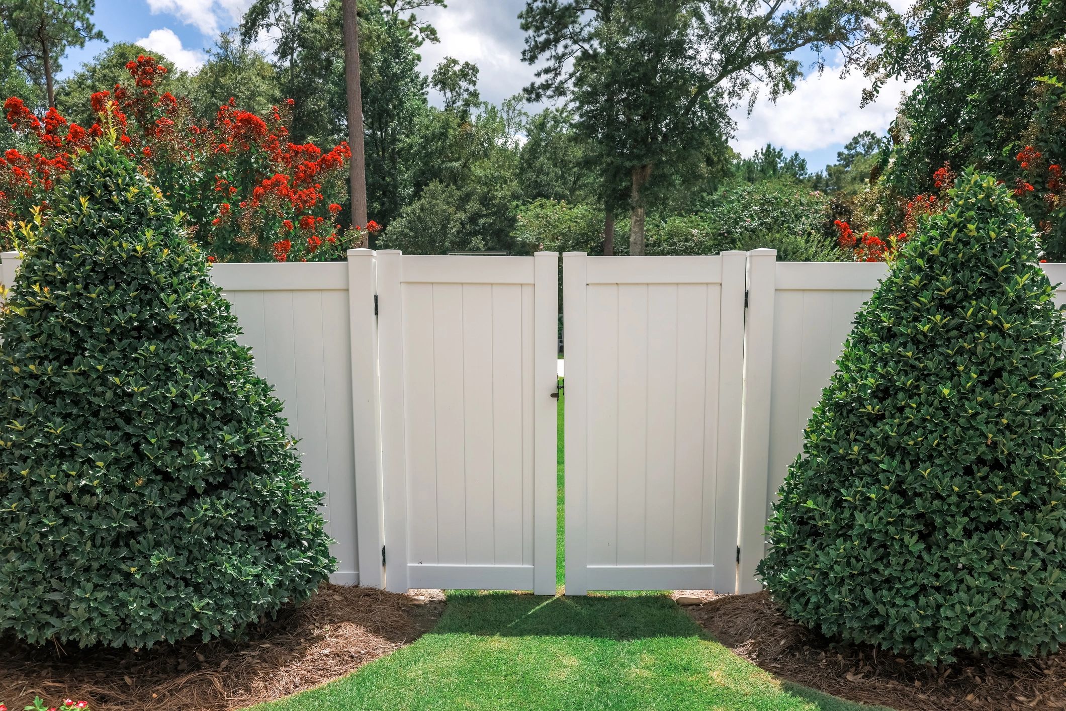 Vinyl Fences Calgary: Durable, Stylish and Zero Maintenance