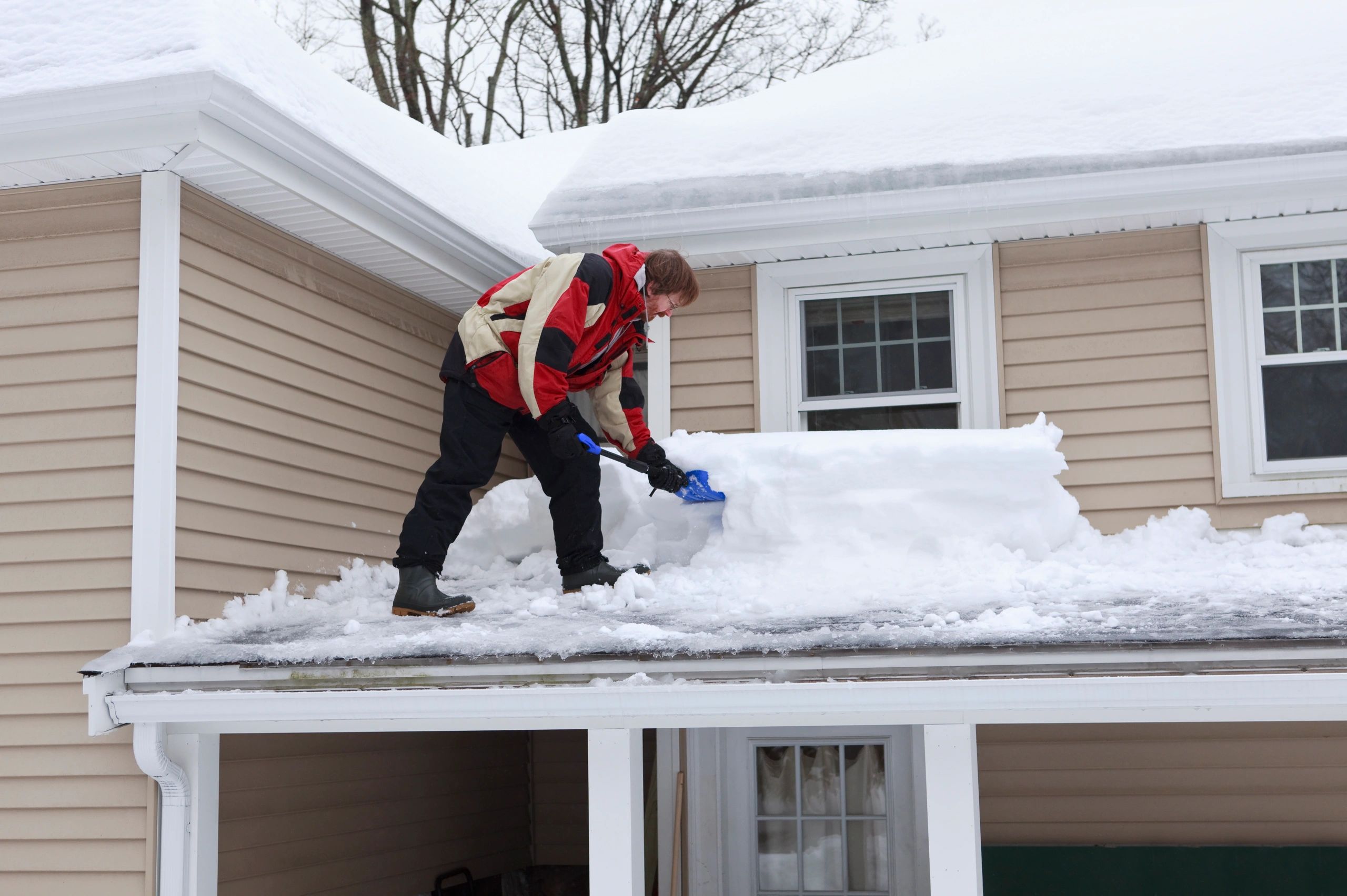 Top Reasons to Clear Snow Off Your Roof