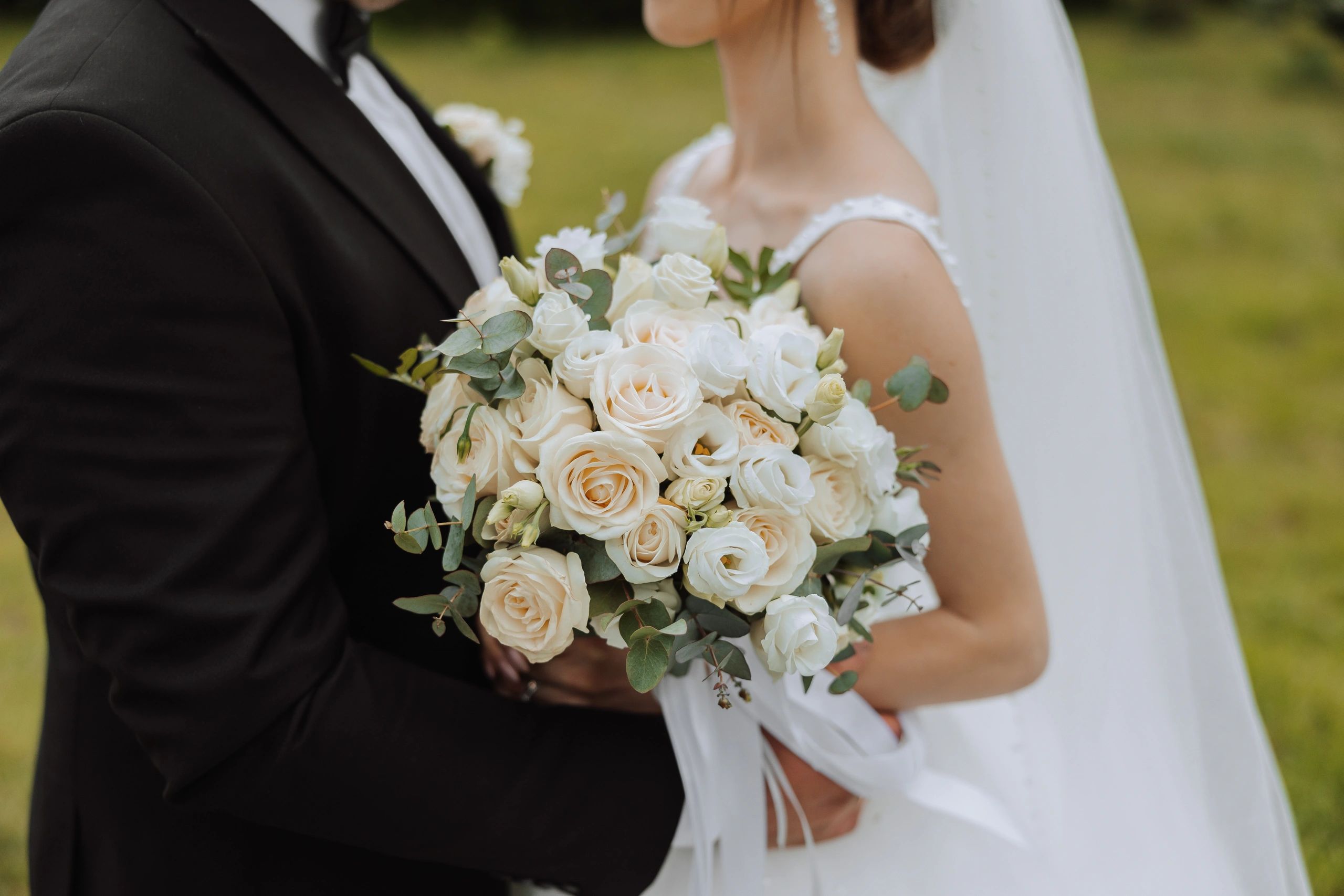 Lindy's Flowers: Beautiful Bridal Bouquets in Edmonton