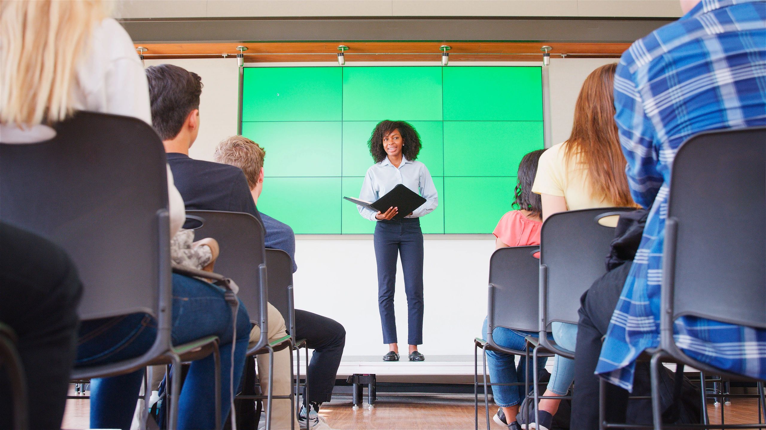 Public Speaking Lessons for Teens: Build Confidence Now!