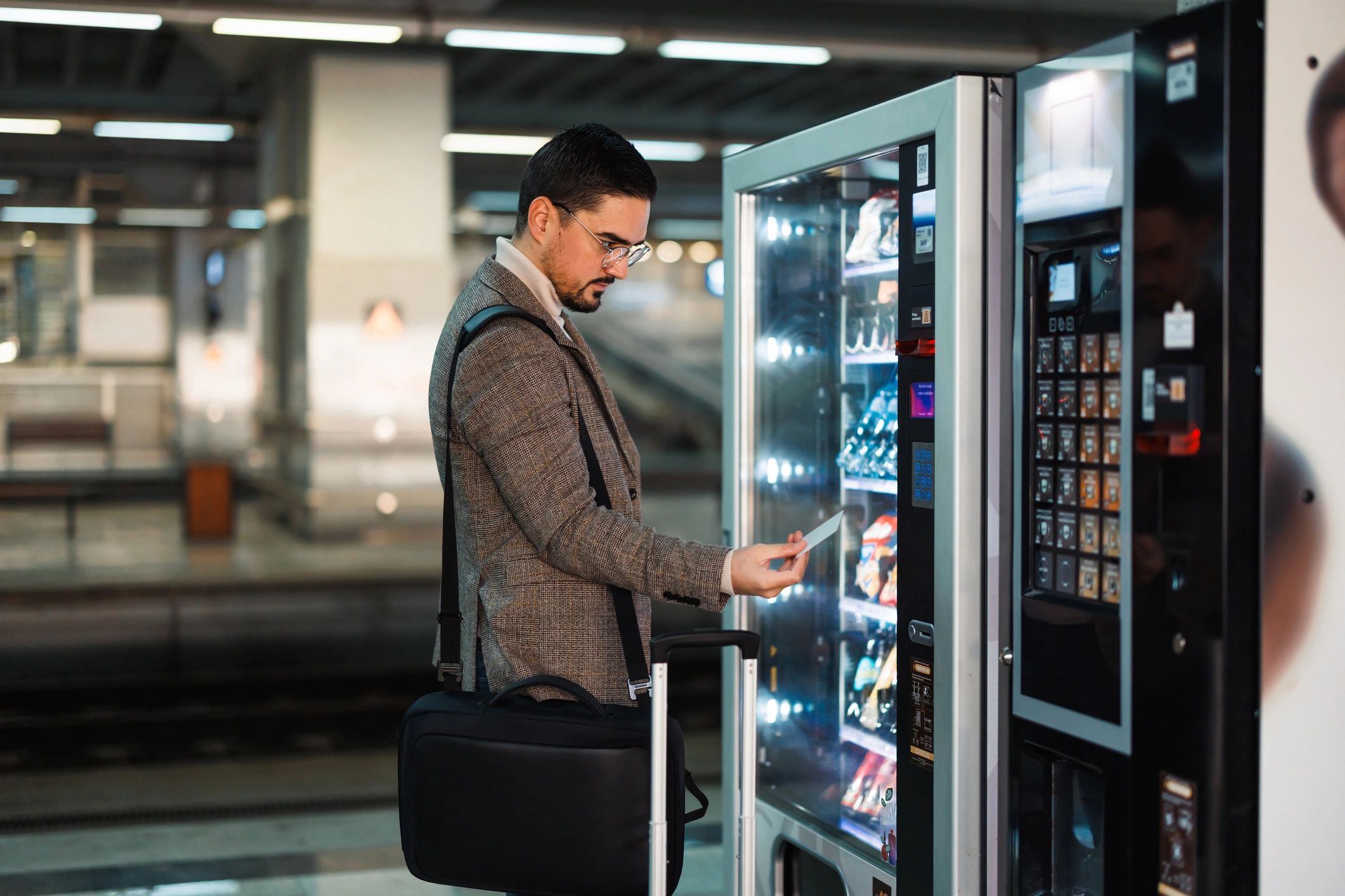 Maximizing Breakroom Efficiency with Modern Vending Machines