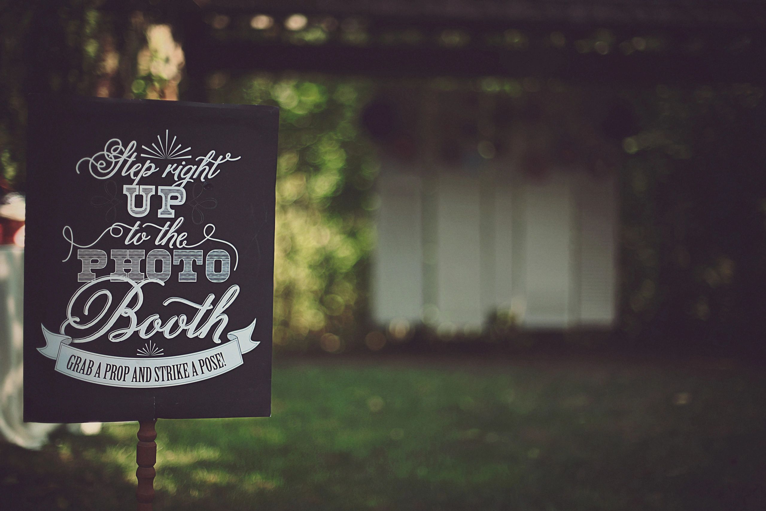 WOWS EVENT RENTALS - Audio Guest Book, Throne Chair, Photo Booth