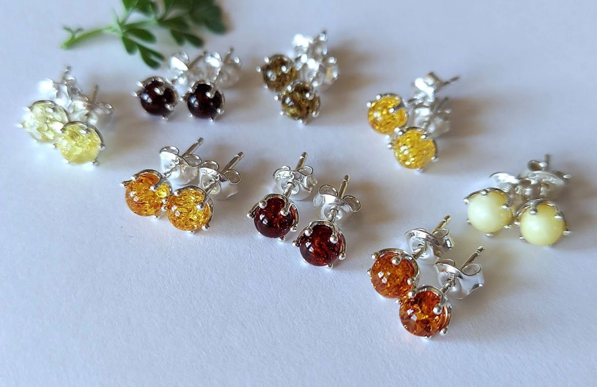 Classic Royal Crown Prong Set Glittery Stud Earrings! ♥️ Solid Sterling ...