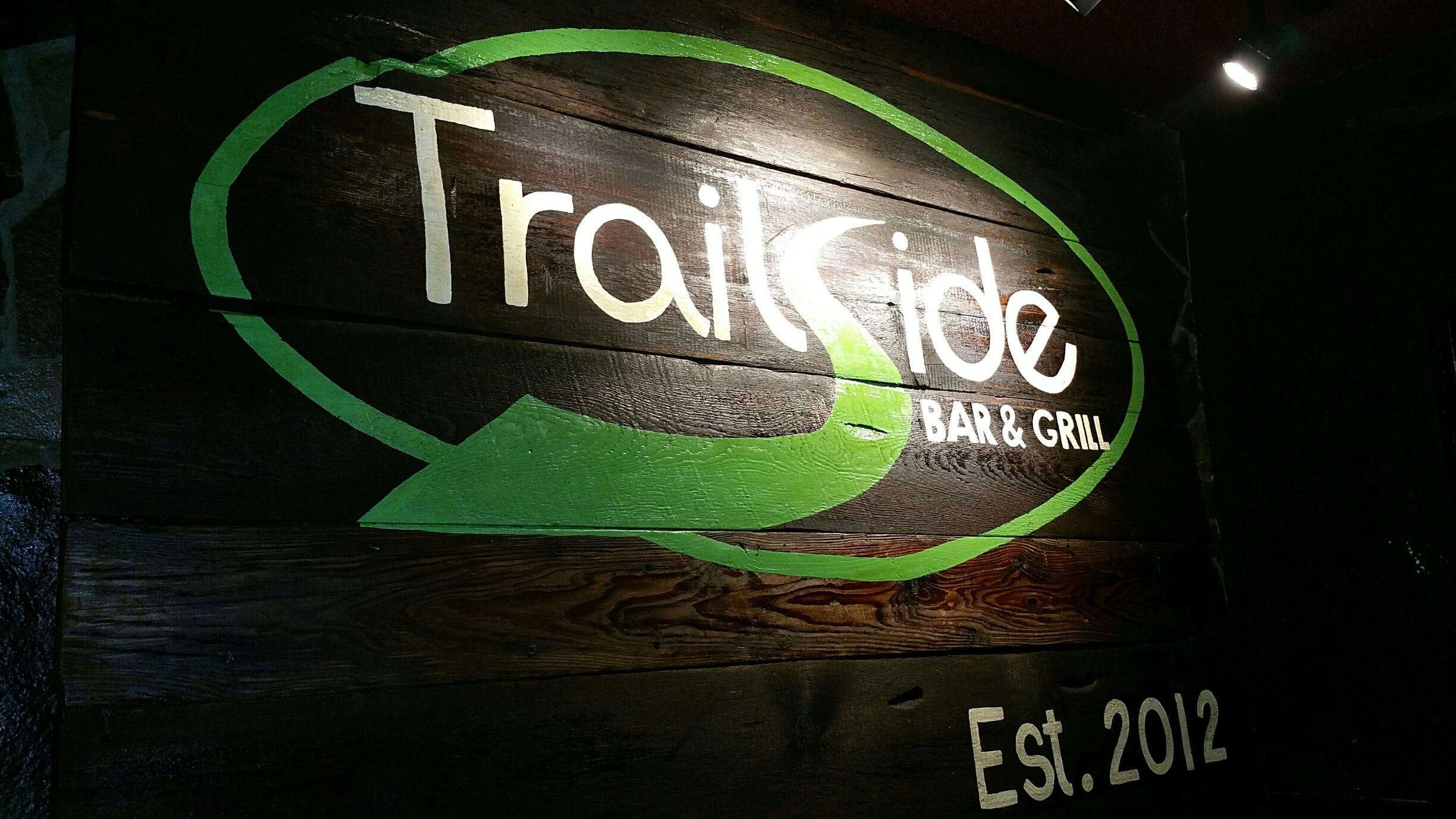 Trailside Bar & Grill - Bars and Pubs, Restaurant, Sports Bar