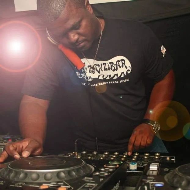 DJ Dave Davis - Your Mix Master | Dance Classics and House Music