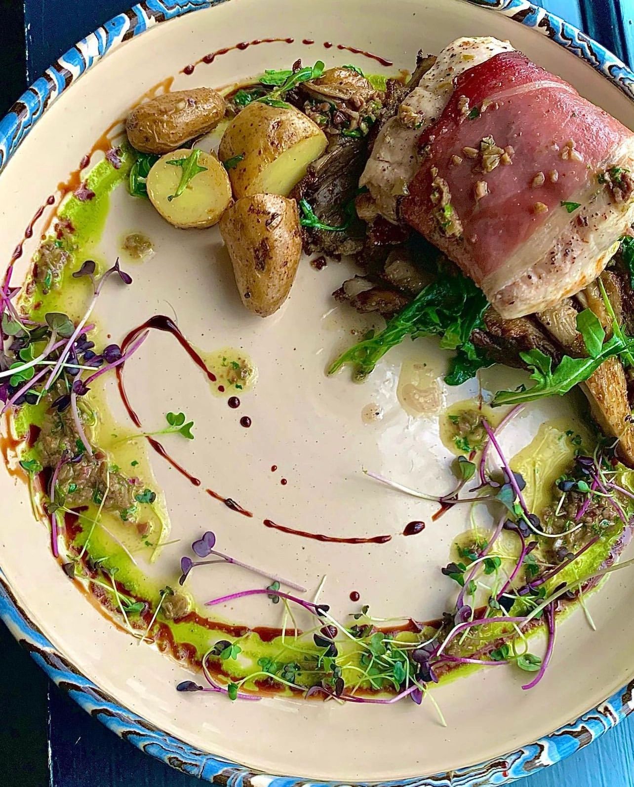 Ashten's Restaurant and Bar