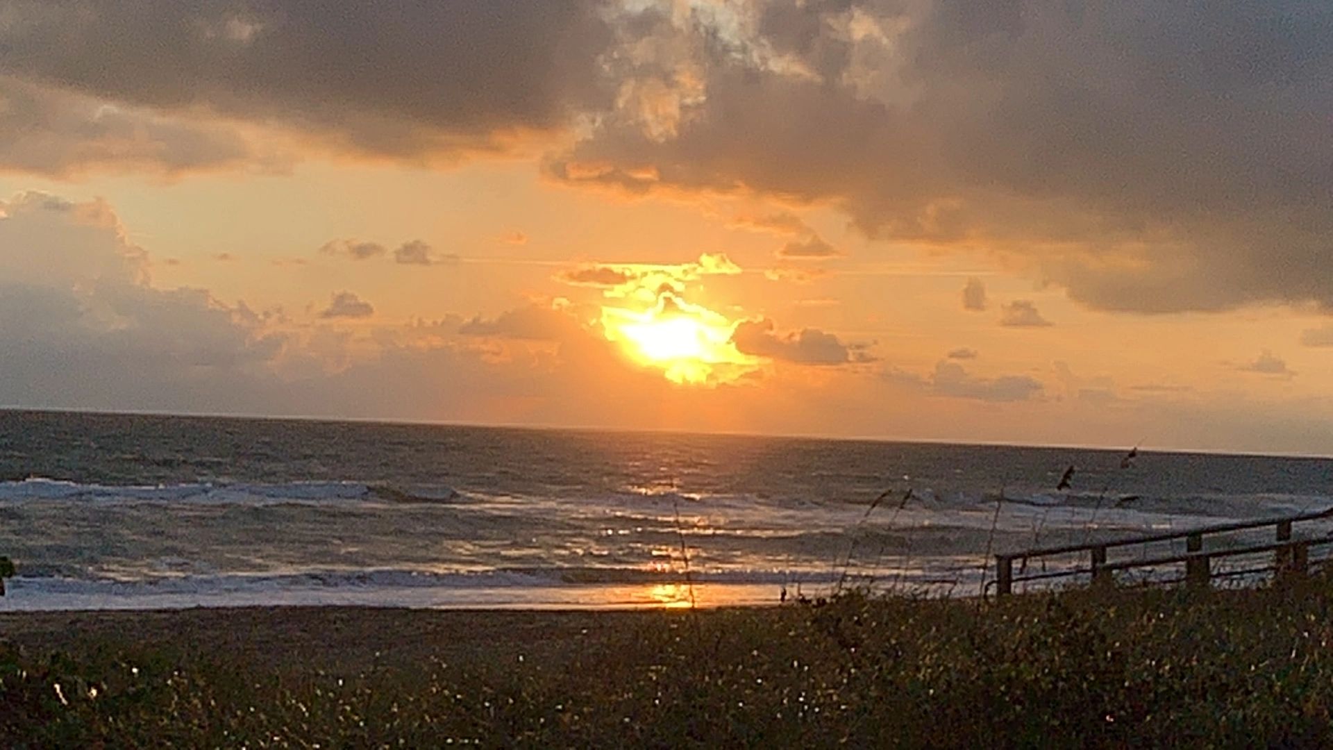 What are beaches like in Hobe Sound, FL?