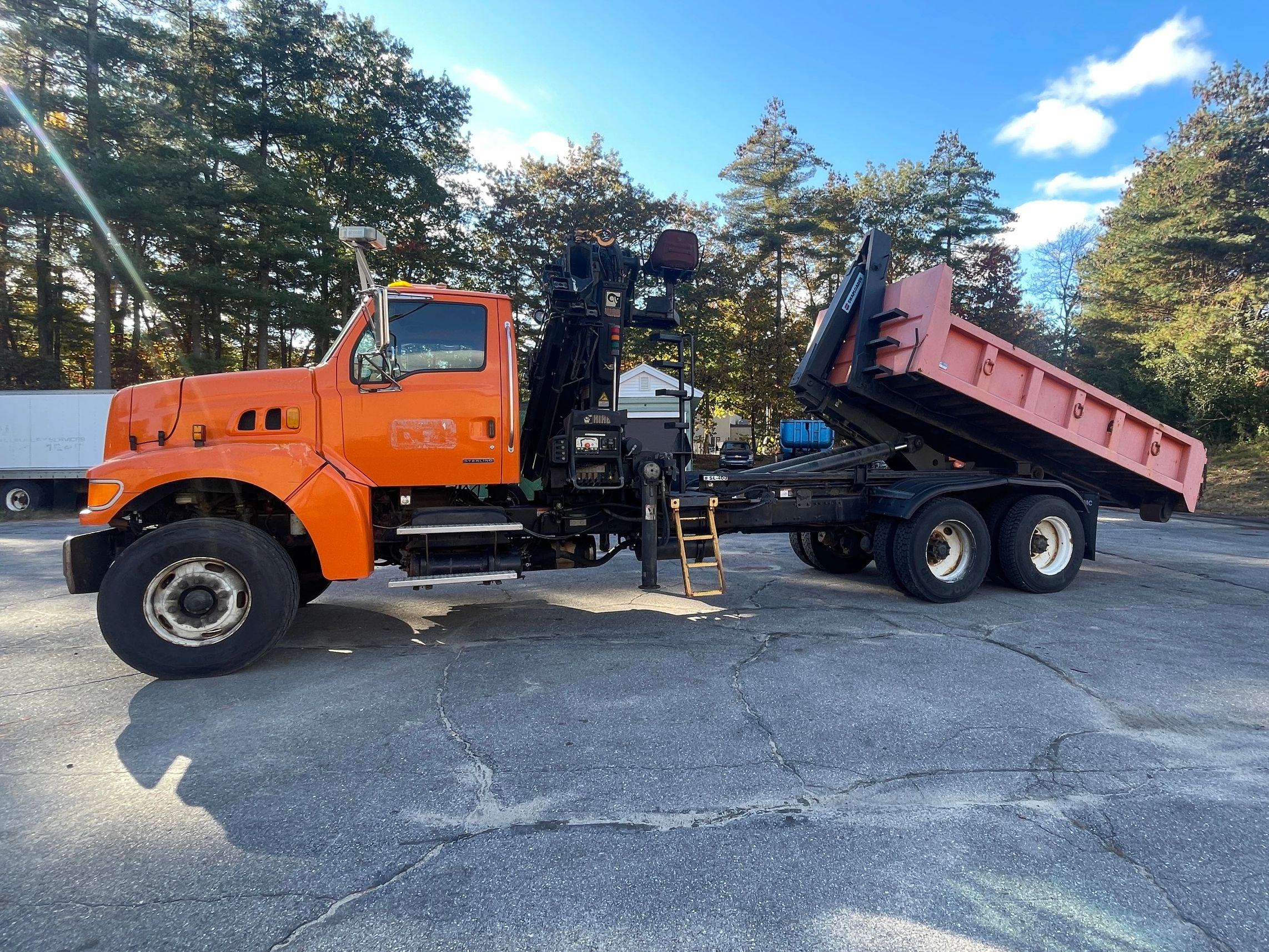 Knuckle Crane Hooklift | Jaw Sales