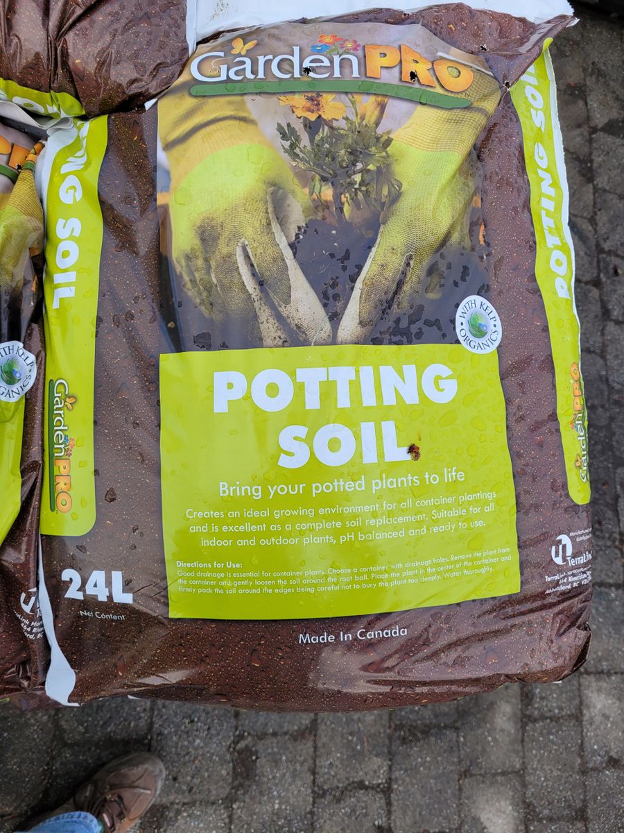 24 L Garden Pro Potting Soil Bag