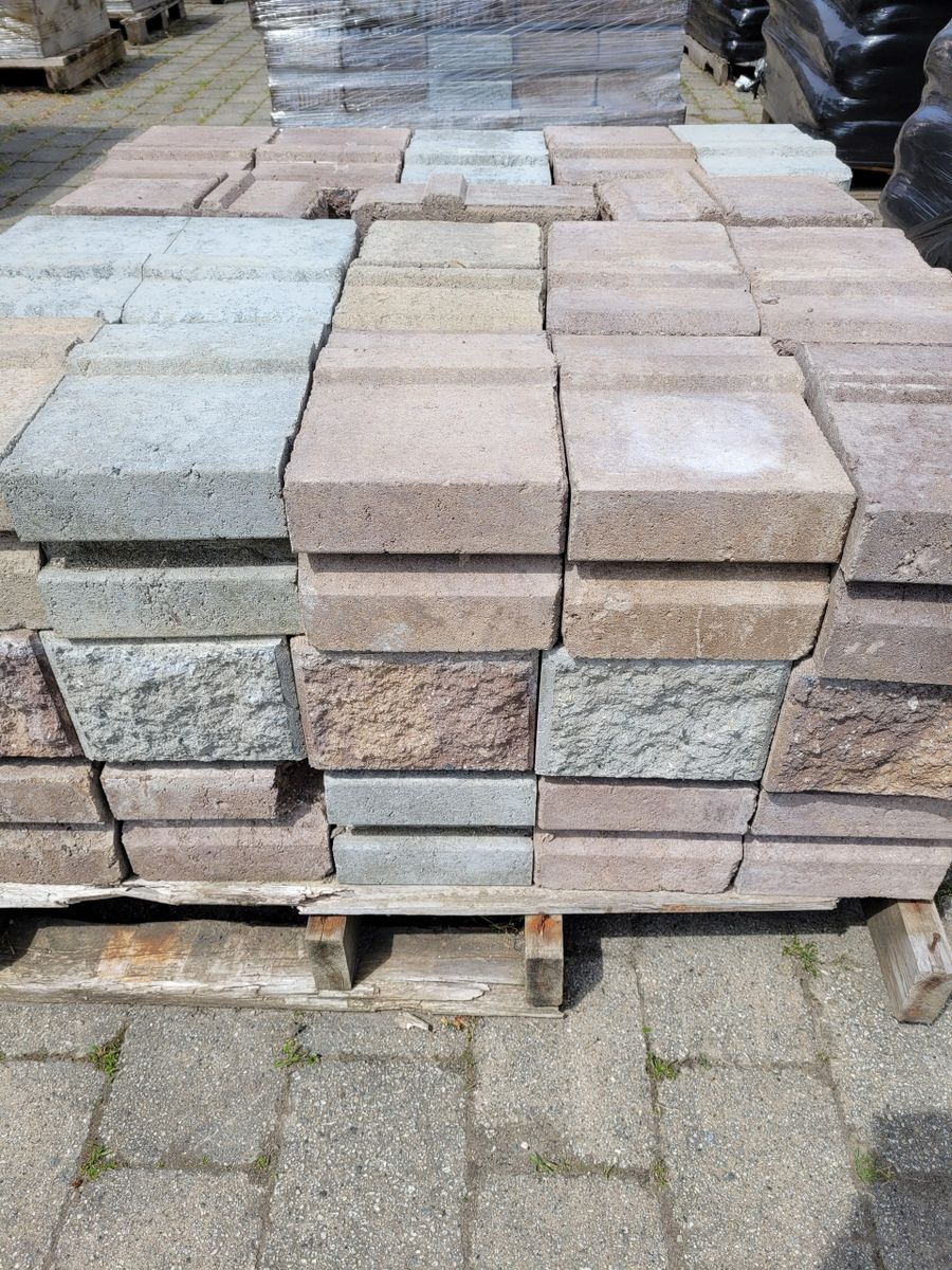 Standard Pisa II concrete retaining wall.. Clearance per piece