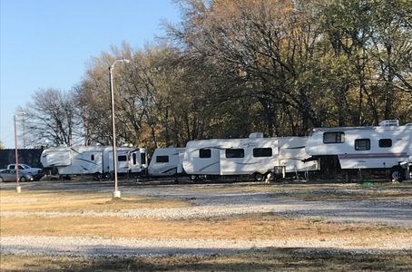 The Grove RV Park - RV Park, Rentals