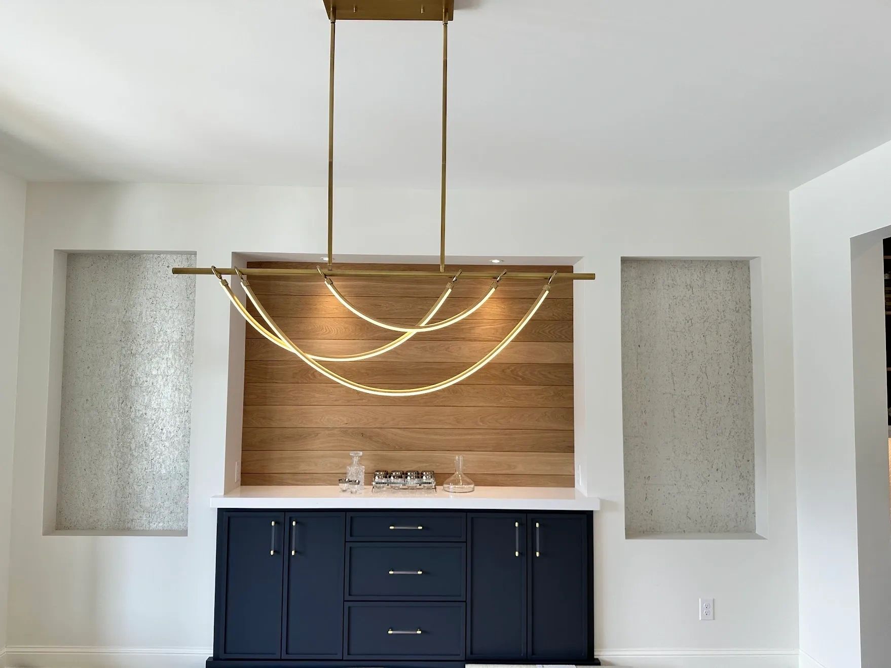 Darla's Decorating | Wallpaper Installation & Interior Painting