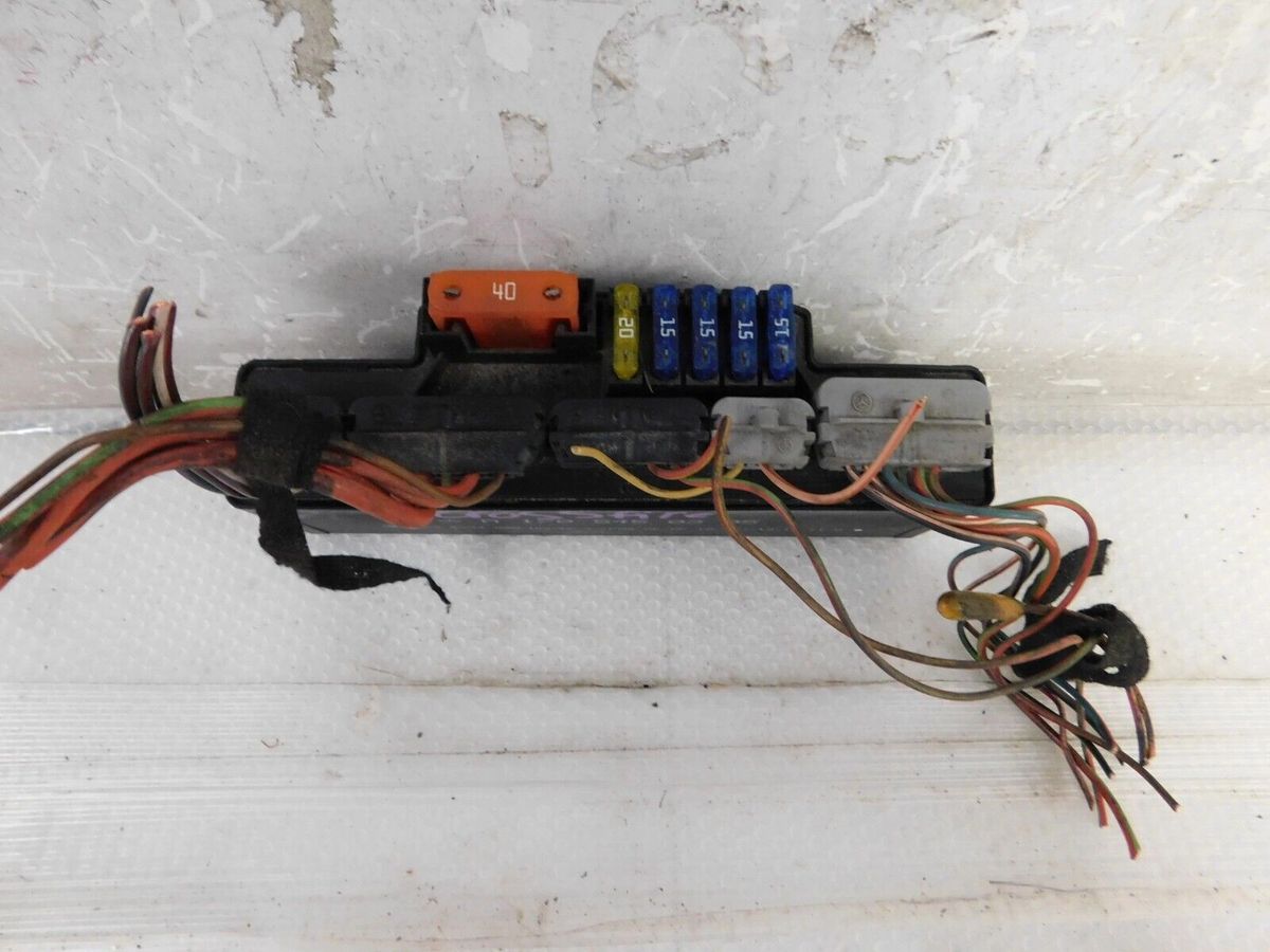 2004-2008 Chrysler Crossfire Coupe Engine Management Relay Fuse Module ...