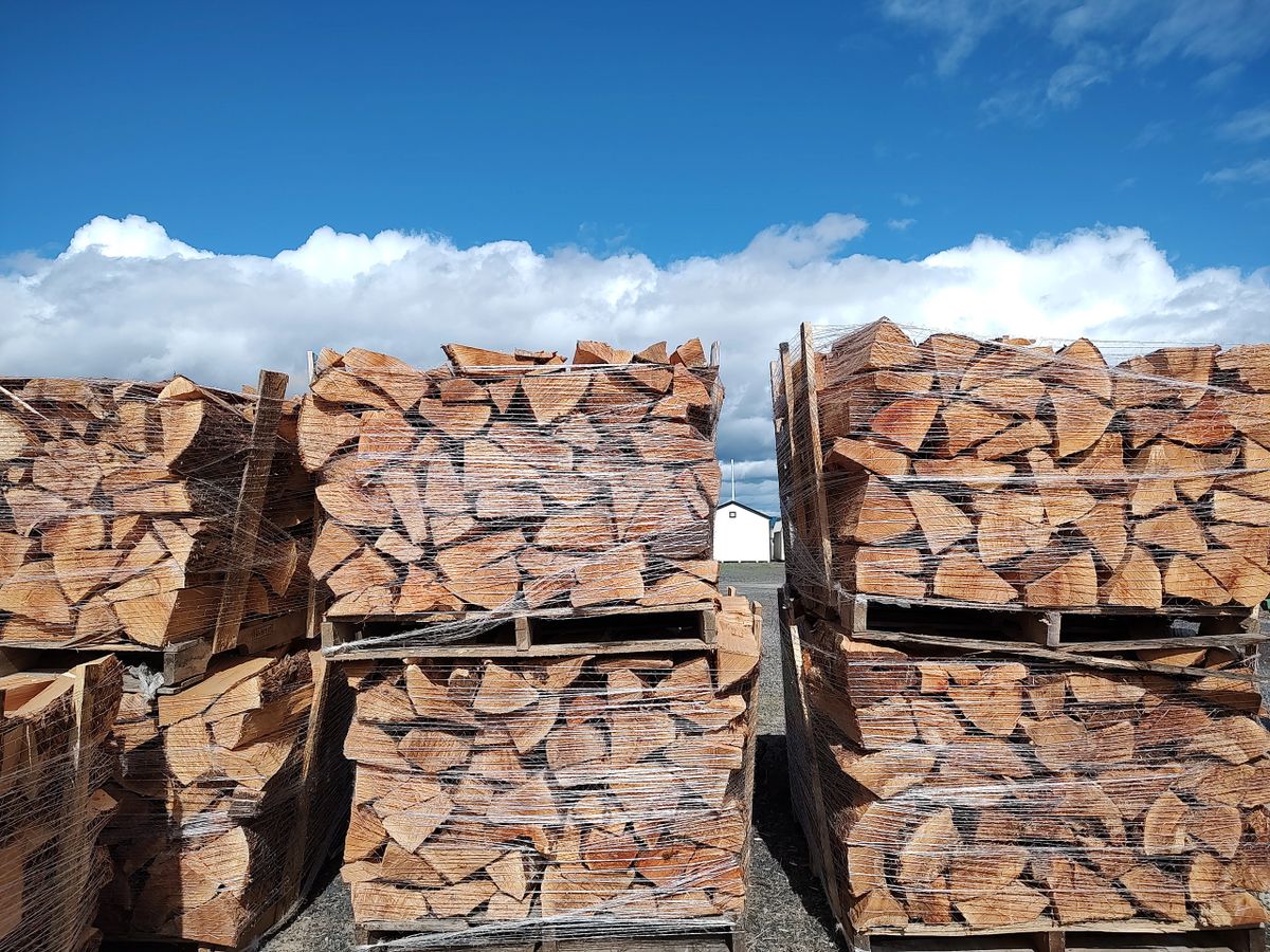 Fir and Hardwood Mix-1/4 cords hand stacked premium pallet