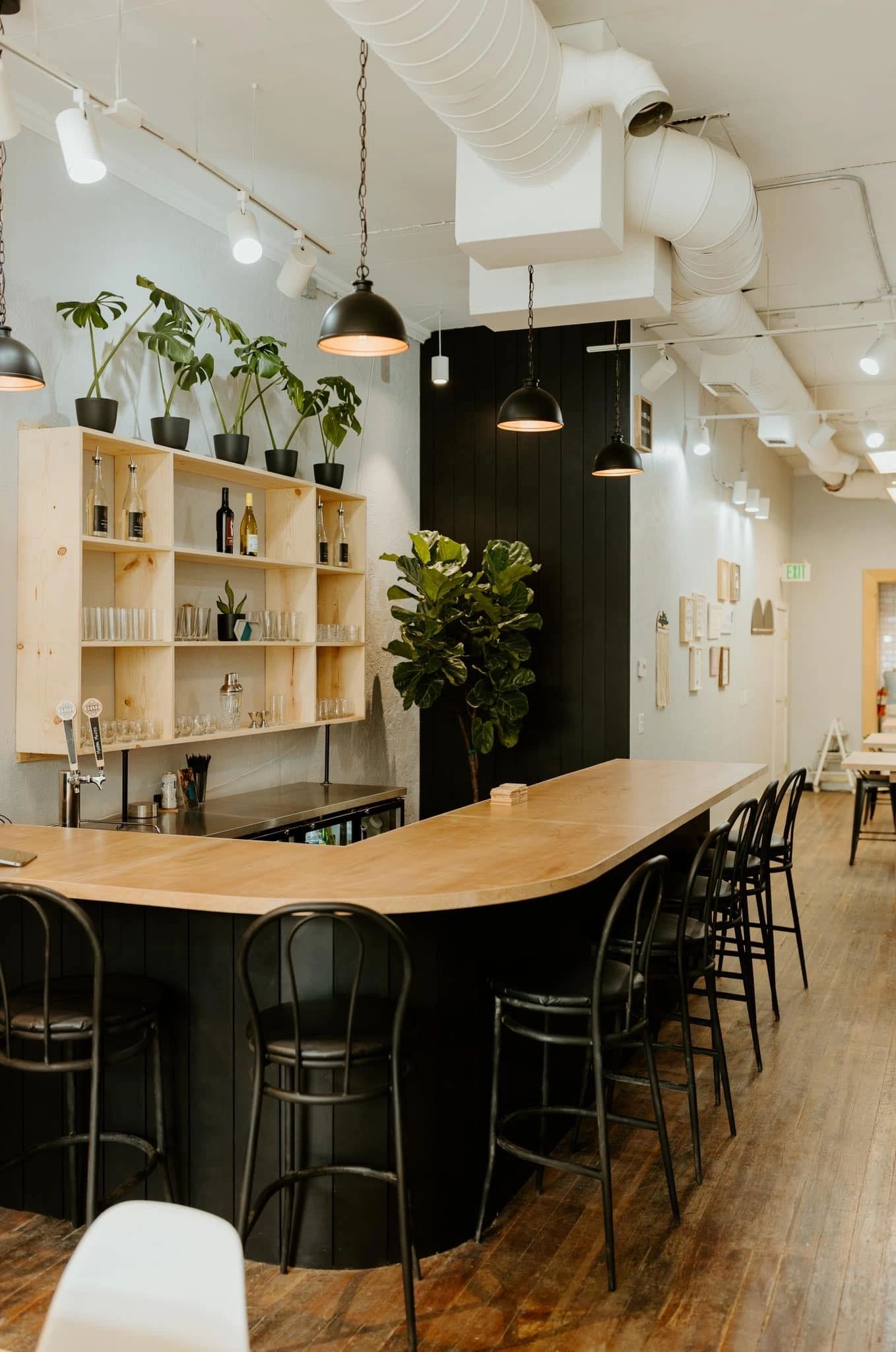 WOOD & ROOT BAR - Friends or a Date, Fun Night Out, Craft and Plant Bar