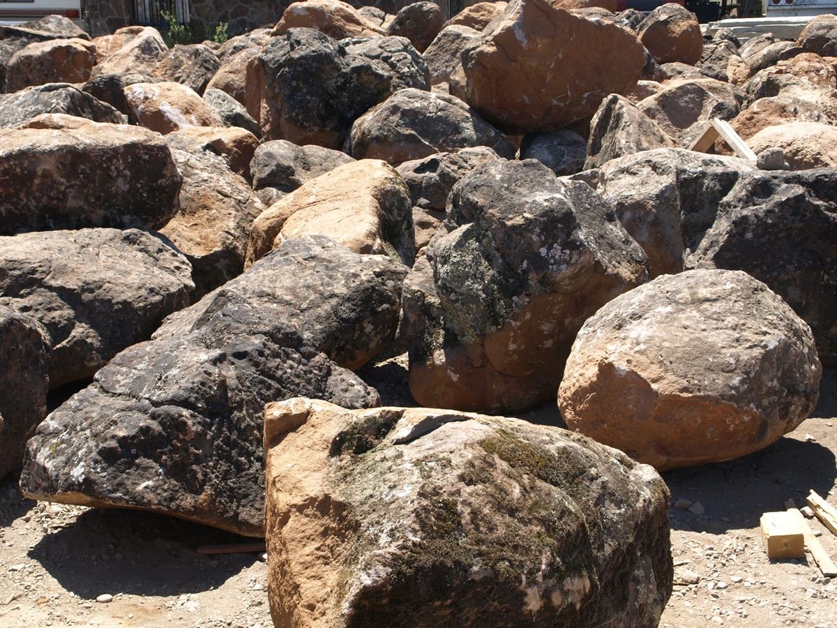 Sonoma Fieldstone Boulders