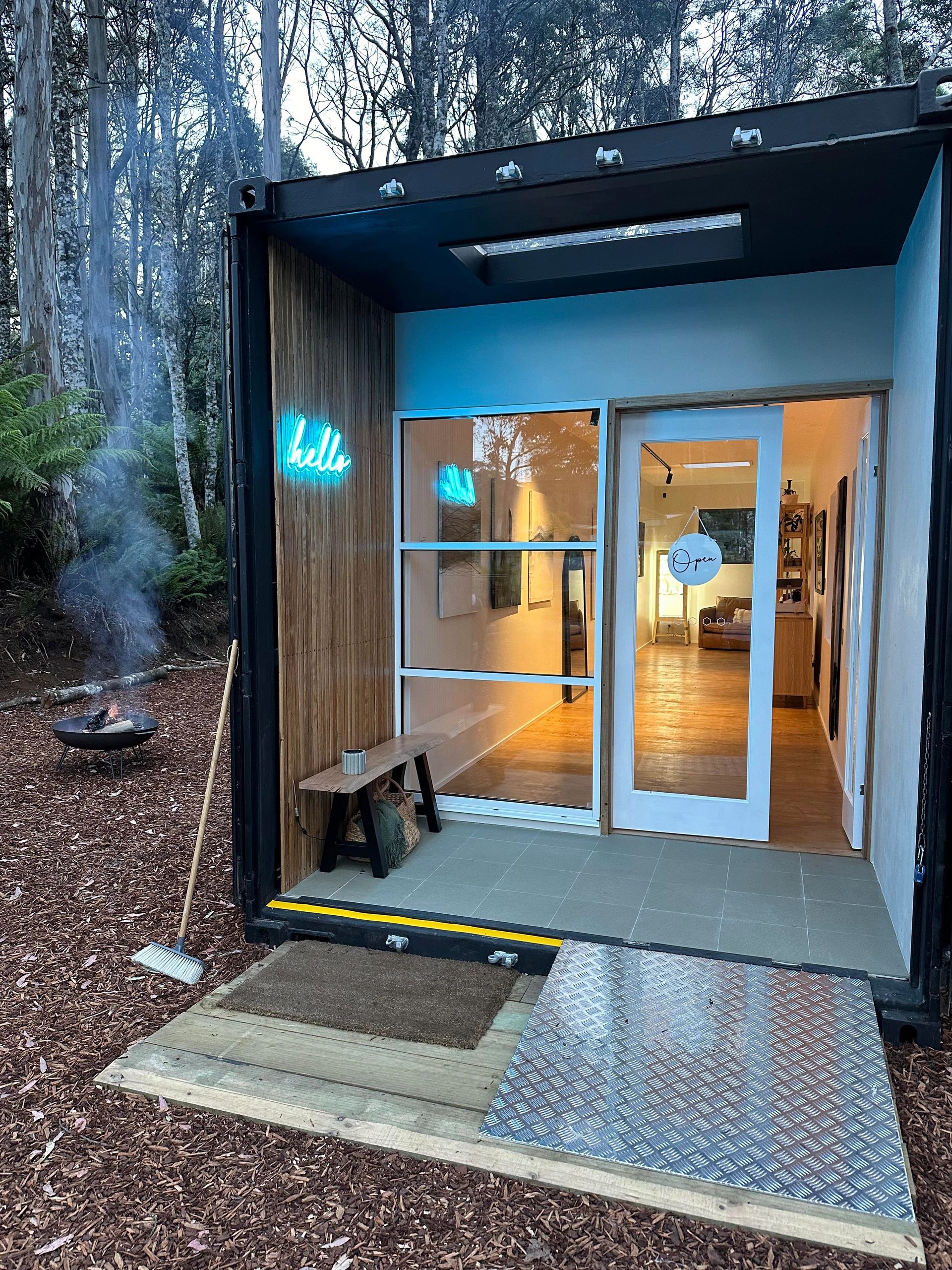 Blue Tree Gallery | Tasmania | Art Gallery and Local Artisan Souvenirs