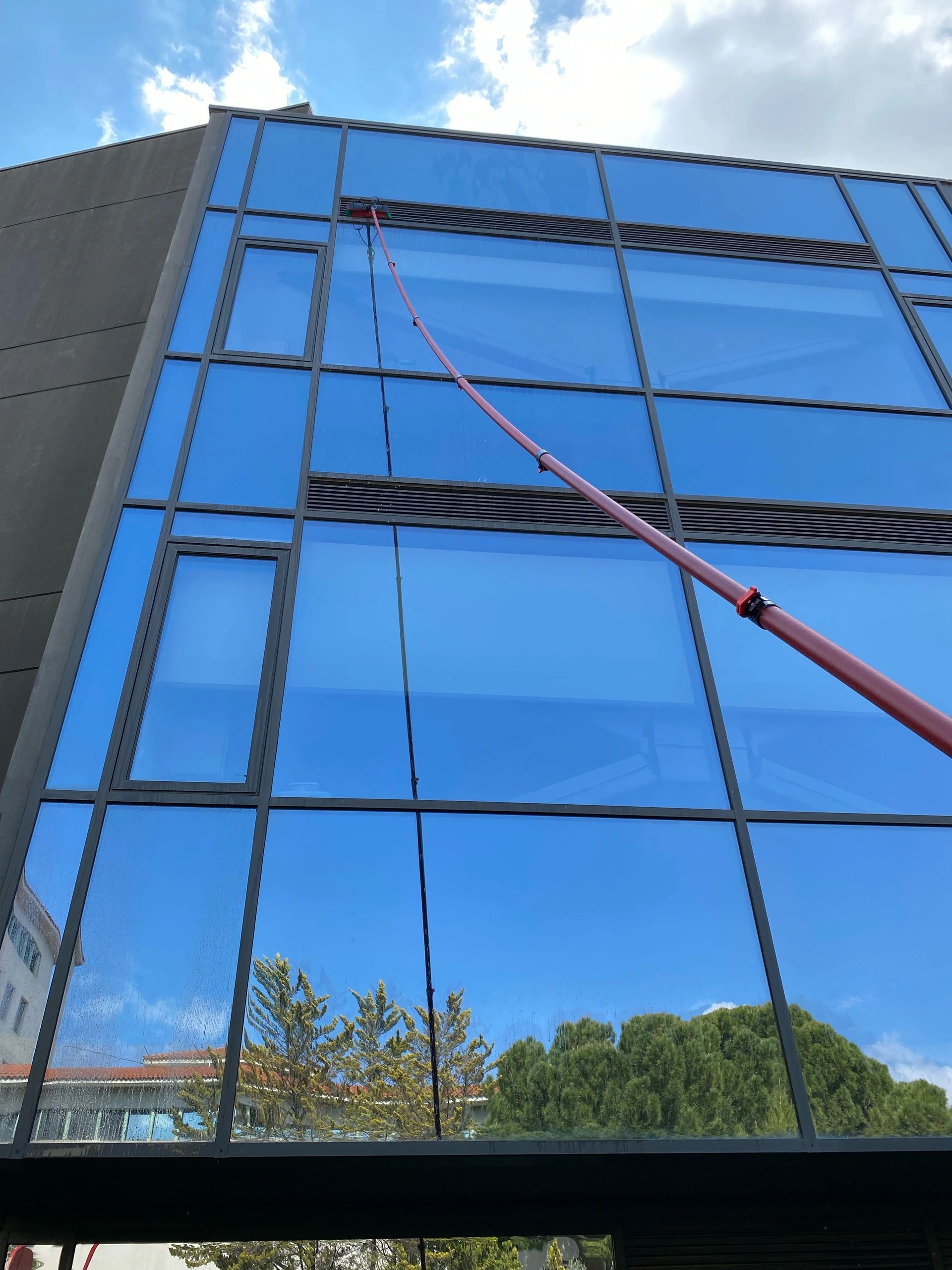 Τι ειναι ο καθαρισμος τζαμιών με απιονισμενο νερο