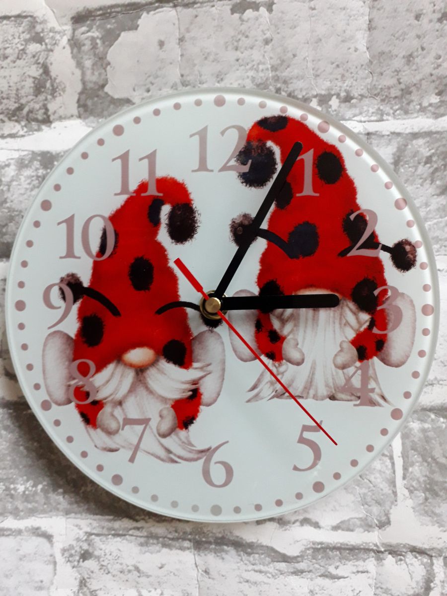 20cm Ladybird Gnome Clock