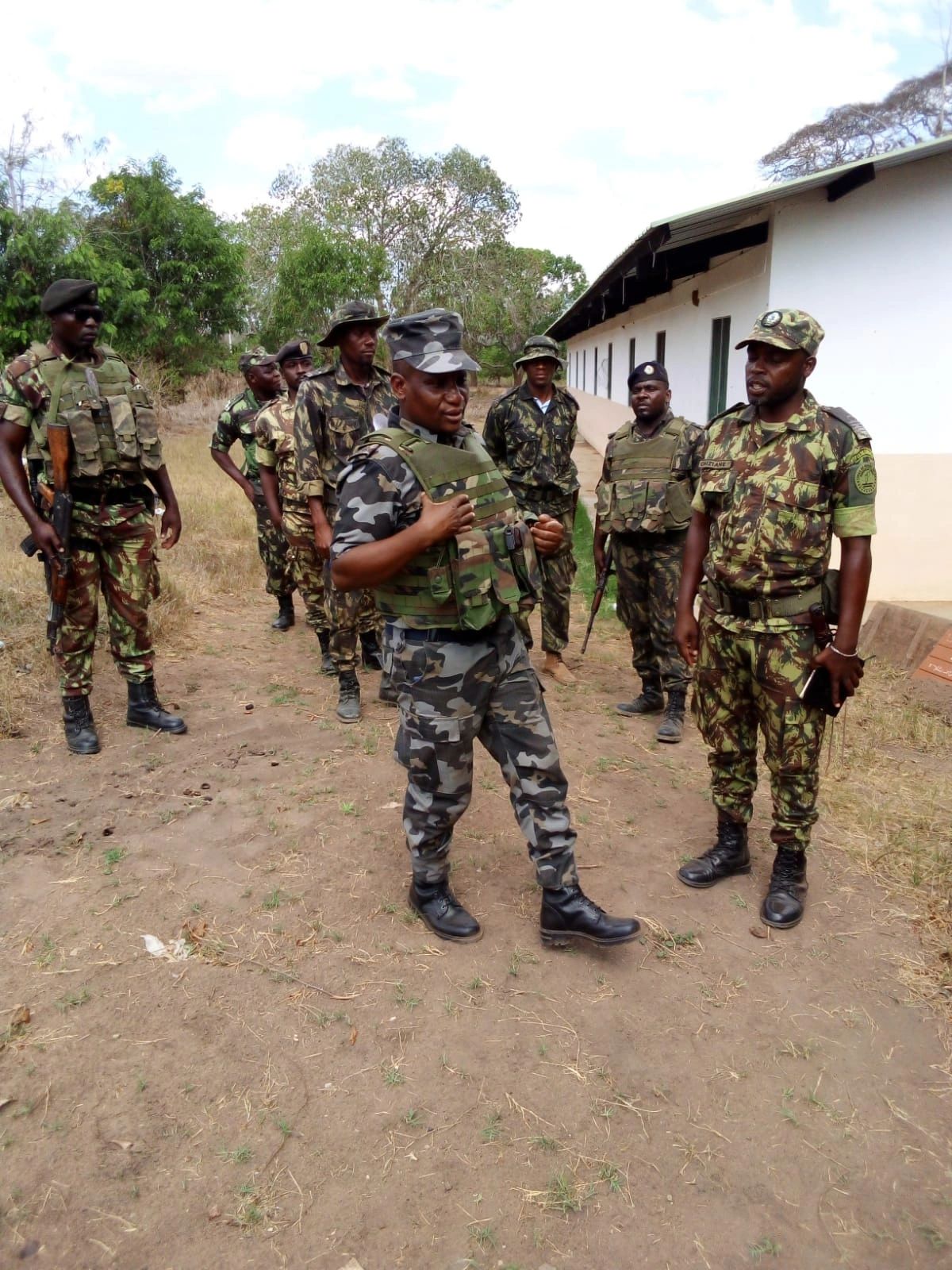 QRF em Nangade recebe visita do CEM-Marinha Guerra de Moçambique