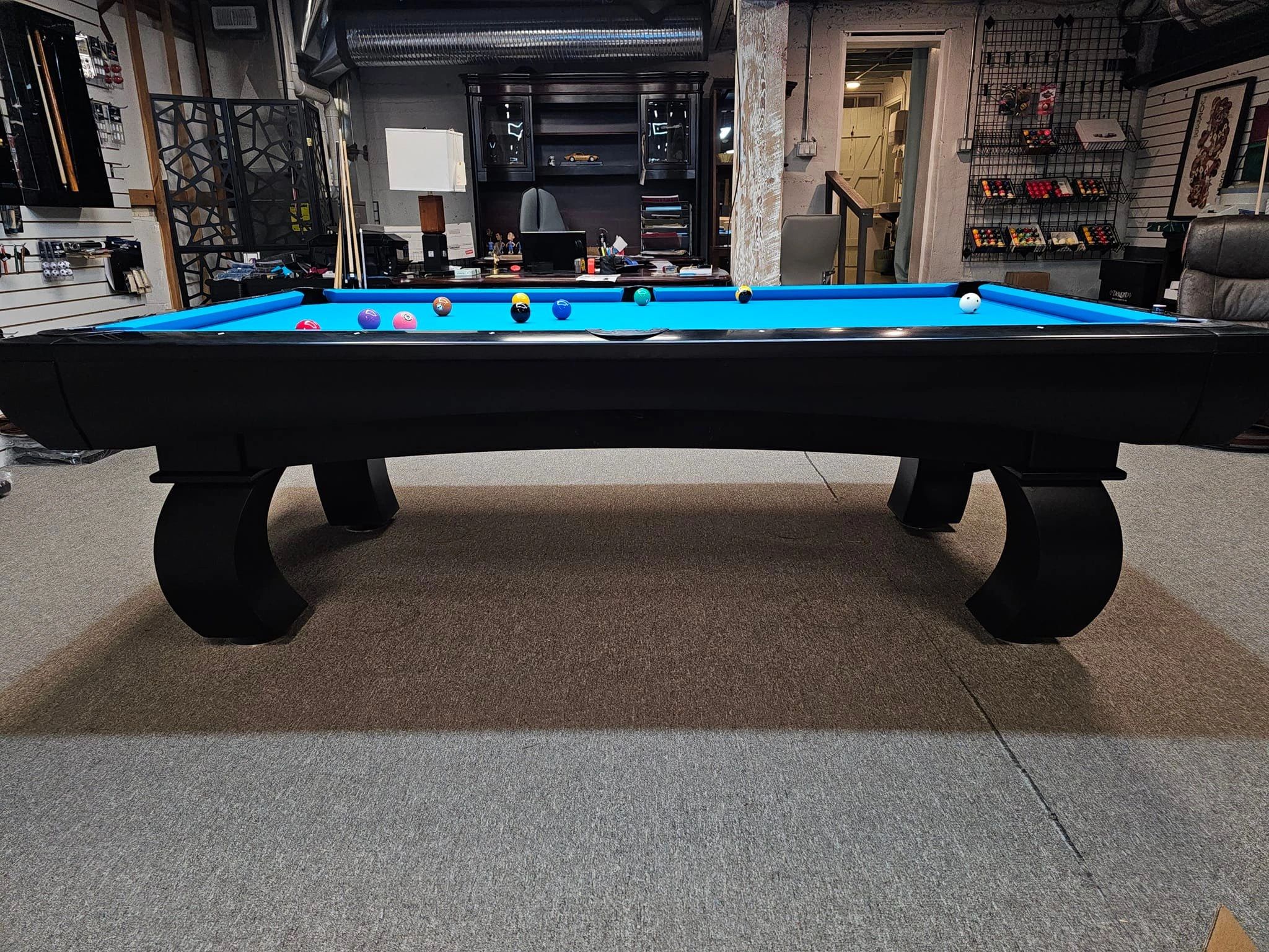 High-Quality Diamond Billiards Equipment at Lakno Billiards