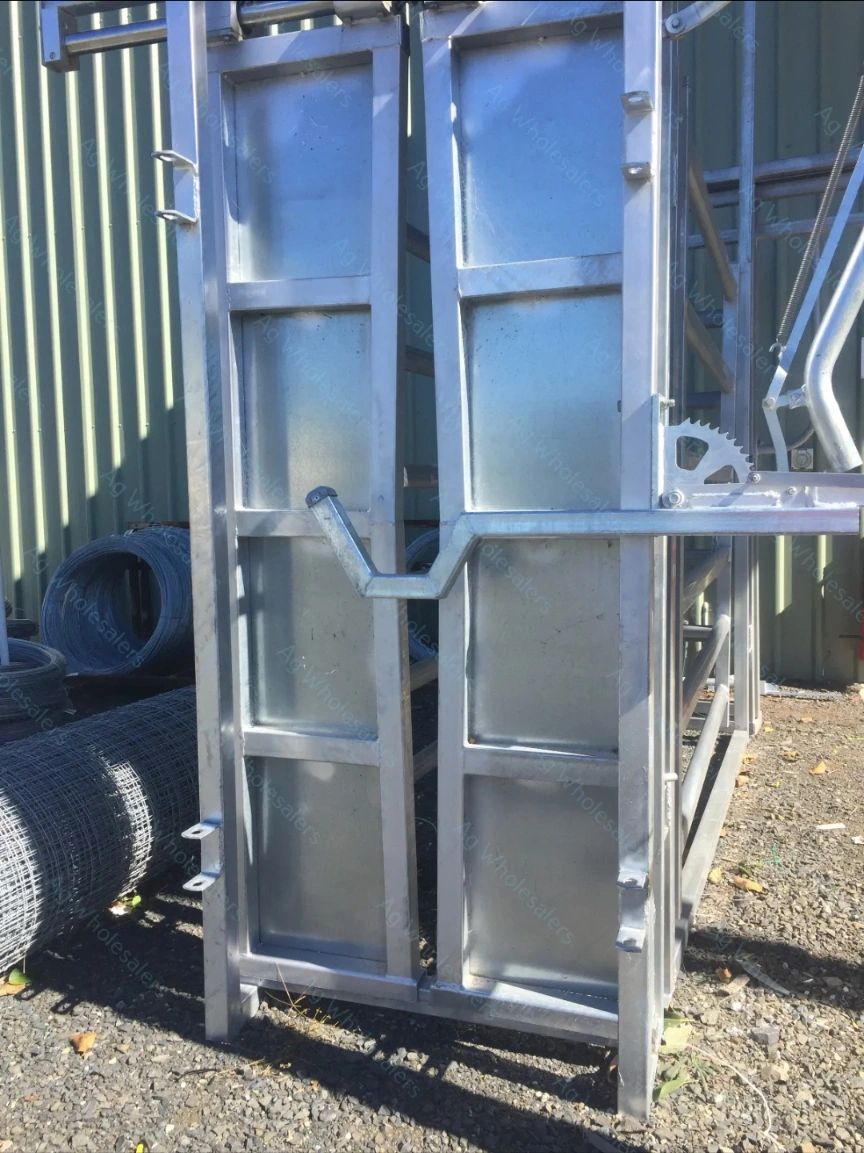 Cattle chin bar install