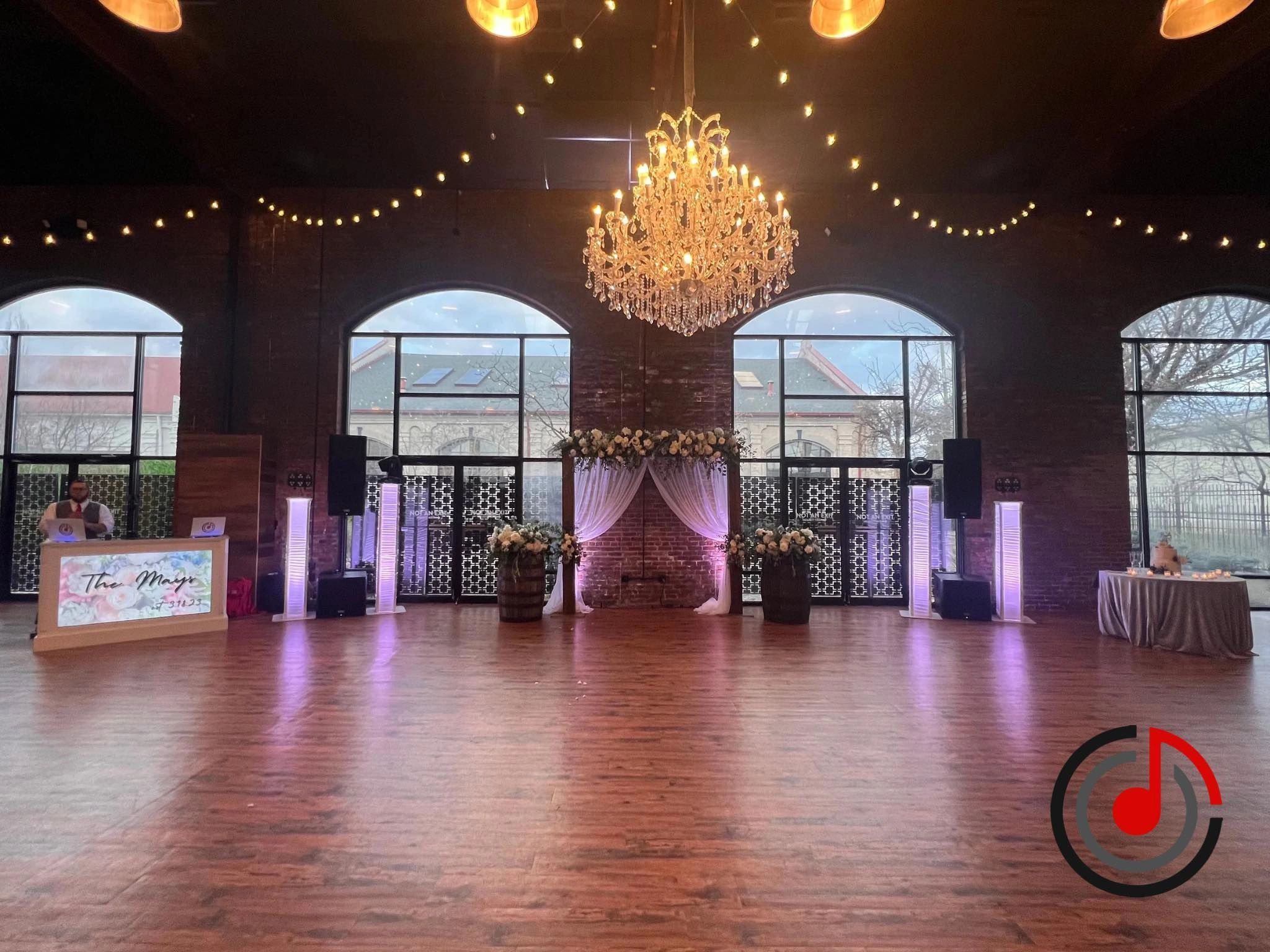 Dj and Emcee Services - Spin-A-Round Sound Professional D.J. Services