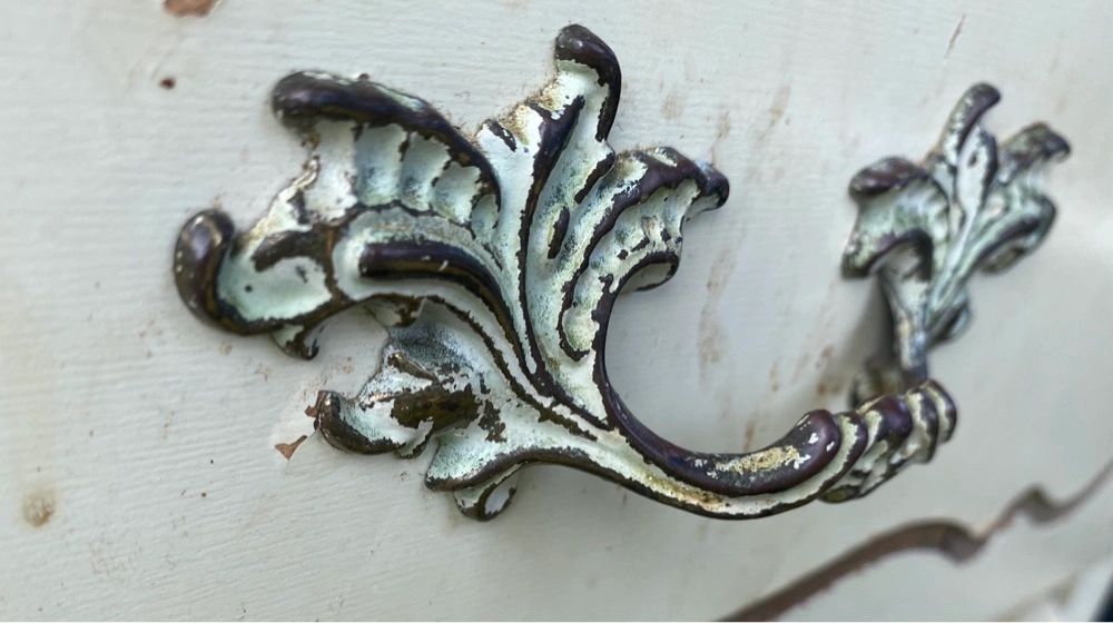 8 White Washed French Pulls