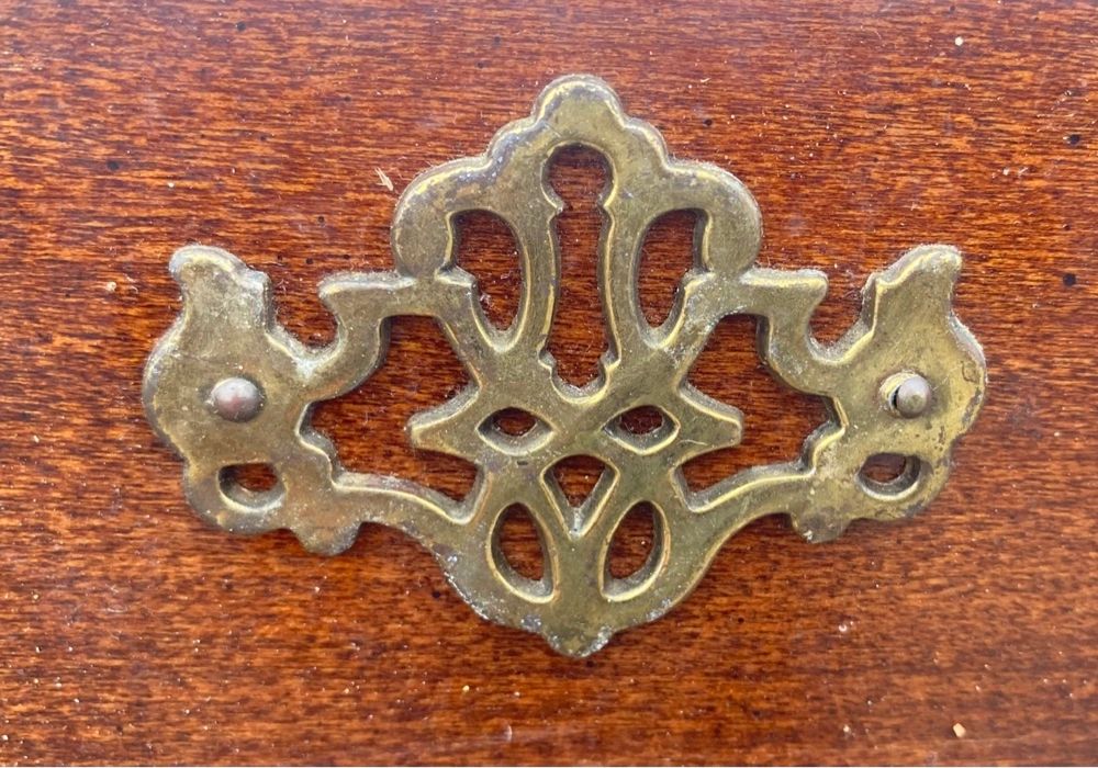 7 Chippendale Design Accent Pieces