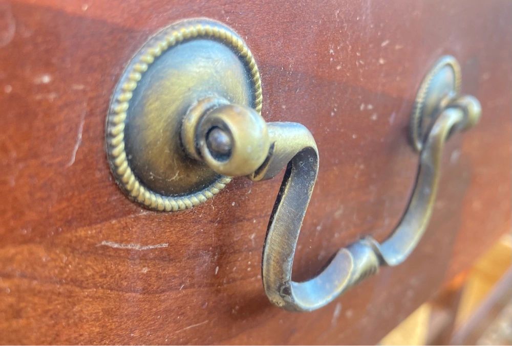 2 Small Bronze Shell Design Swan Necks