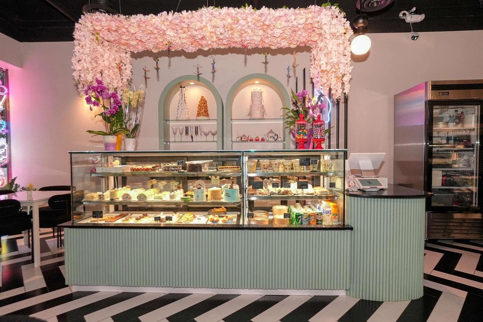 Castle Bakery - Custom Cakes in North Vancouver