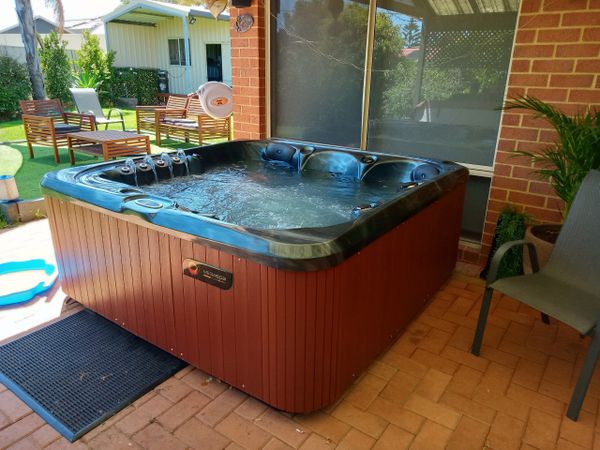 Portable Spas - Mega Spa