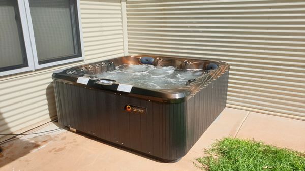 Portable Spas - Mega Spa