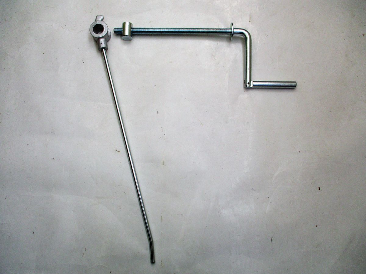 TENNIS NET WINDER ASSEMBLEY WITH DROP HANDLE FOR PLAYER SAFETY