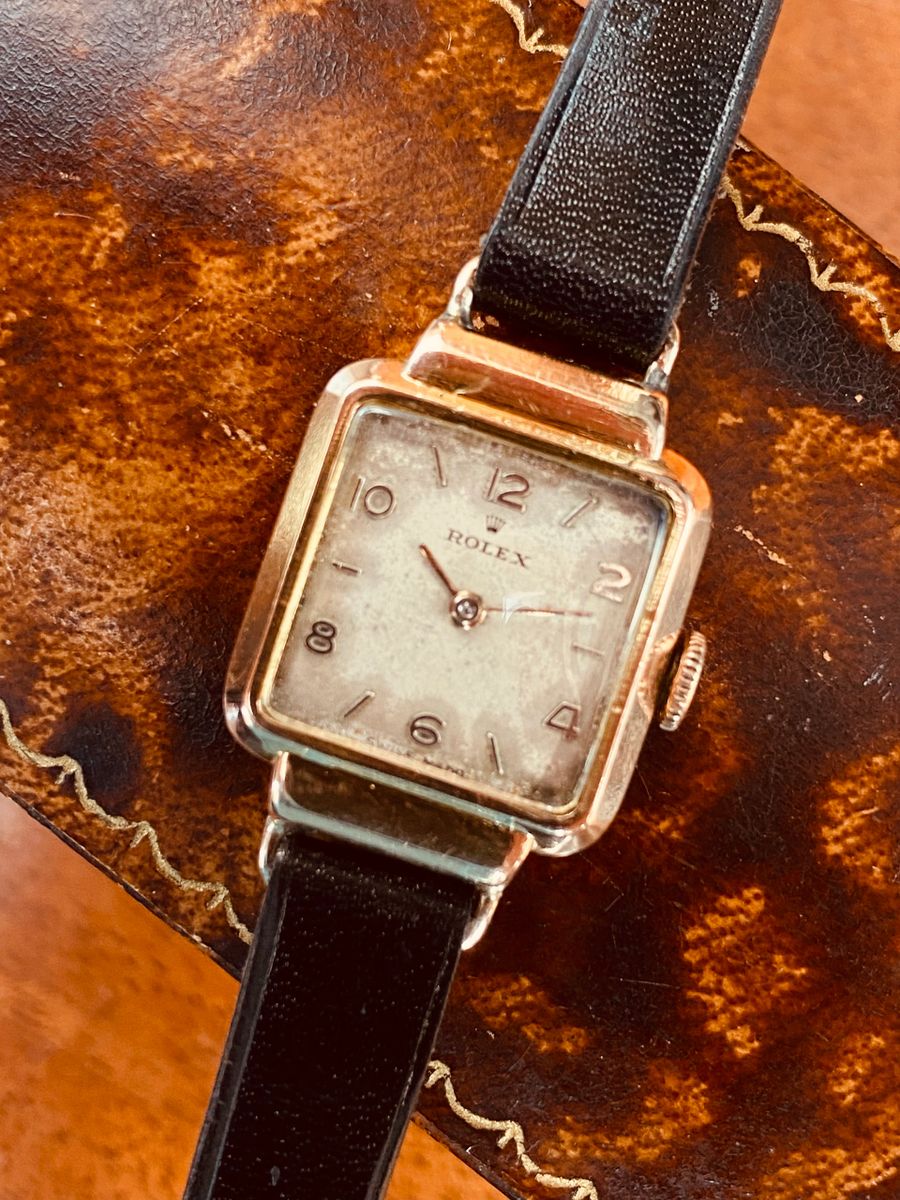 ROLEX 18K GOLD COCKTAIL WATCH FROM 1959, REFERENCE 4454. RETAILERS BOX.