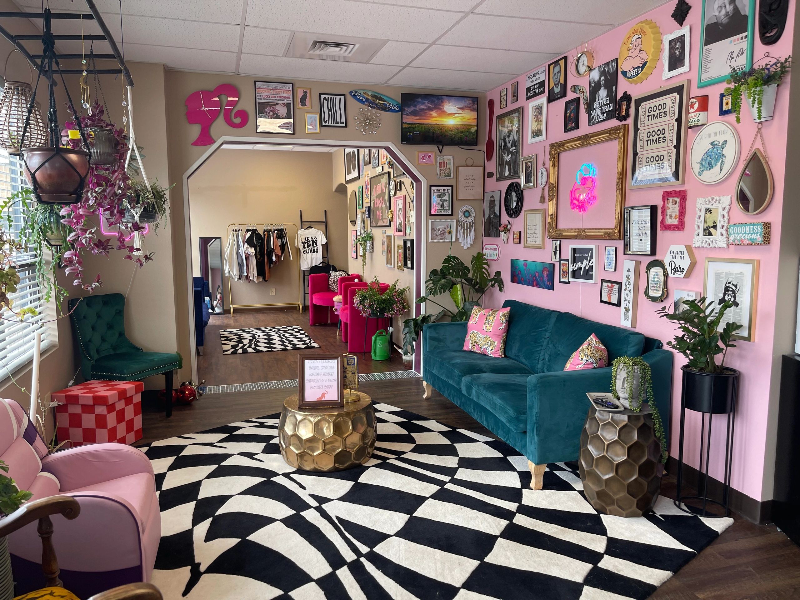 Meet the Menageries girls | Menageries 307