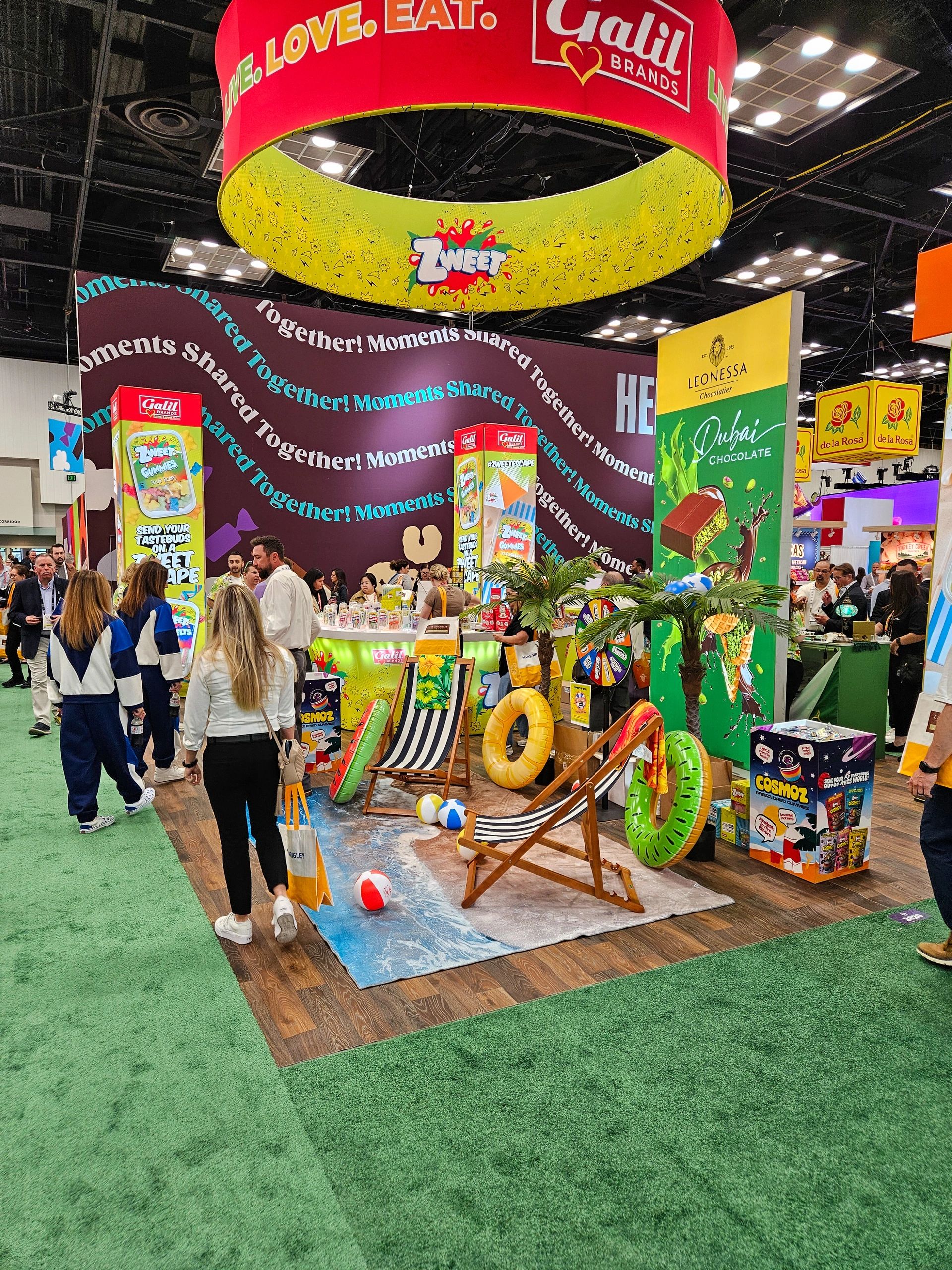 TallTravelEats Finds Creative Snacks at the Sweets & Snacks Expo!