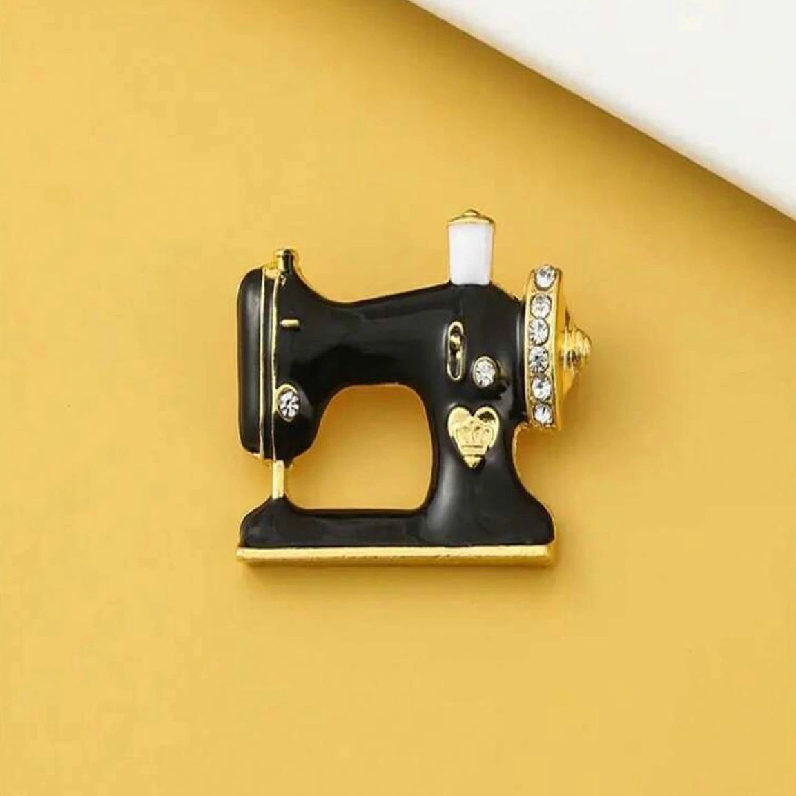 Beautiful Sewing Machine Brooch