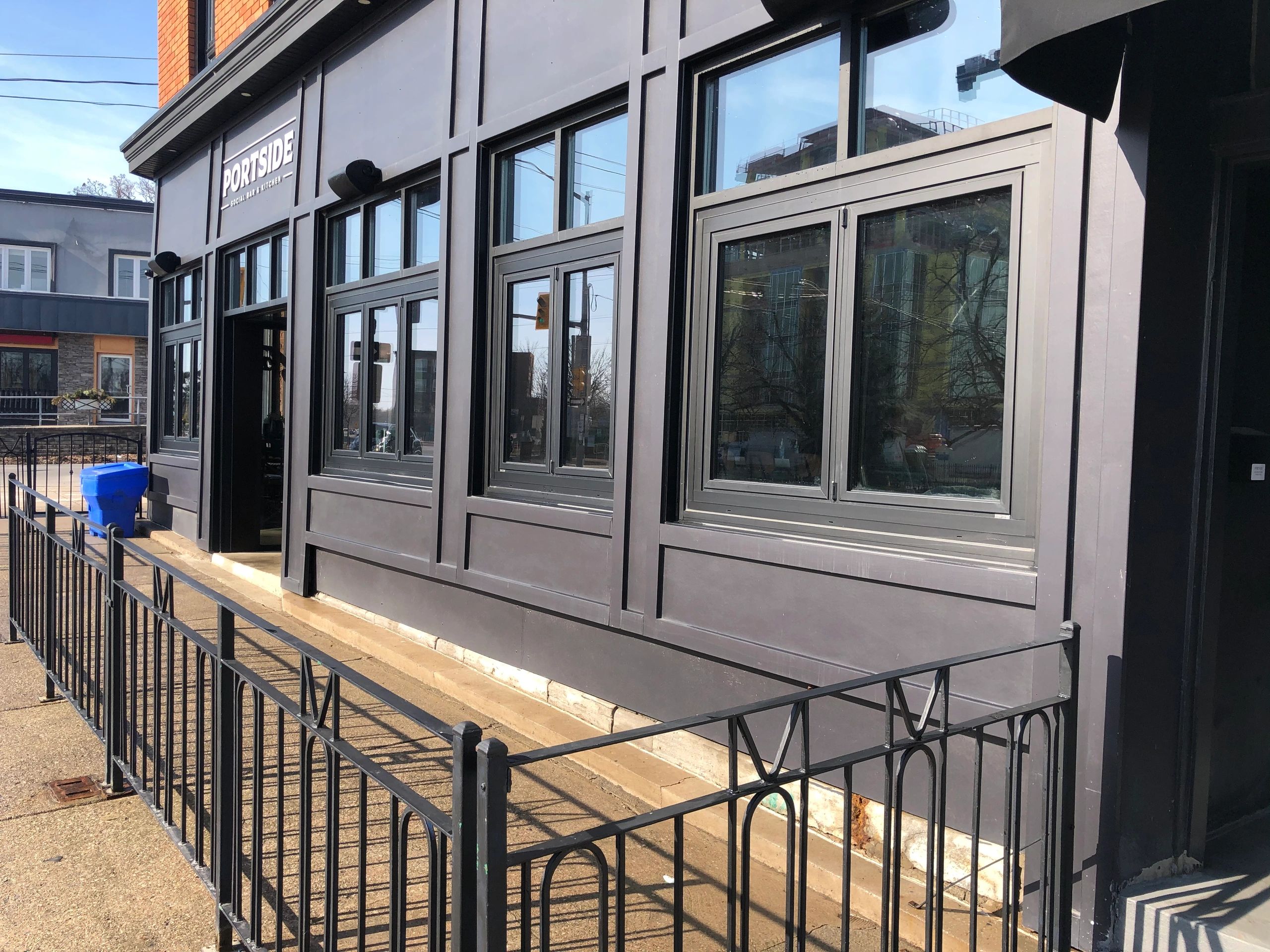 PORTSIDE Social Bar & Kitchen - Restaurant - Port Dalhousie, Ontario