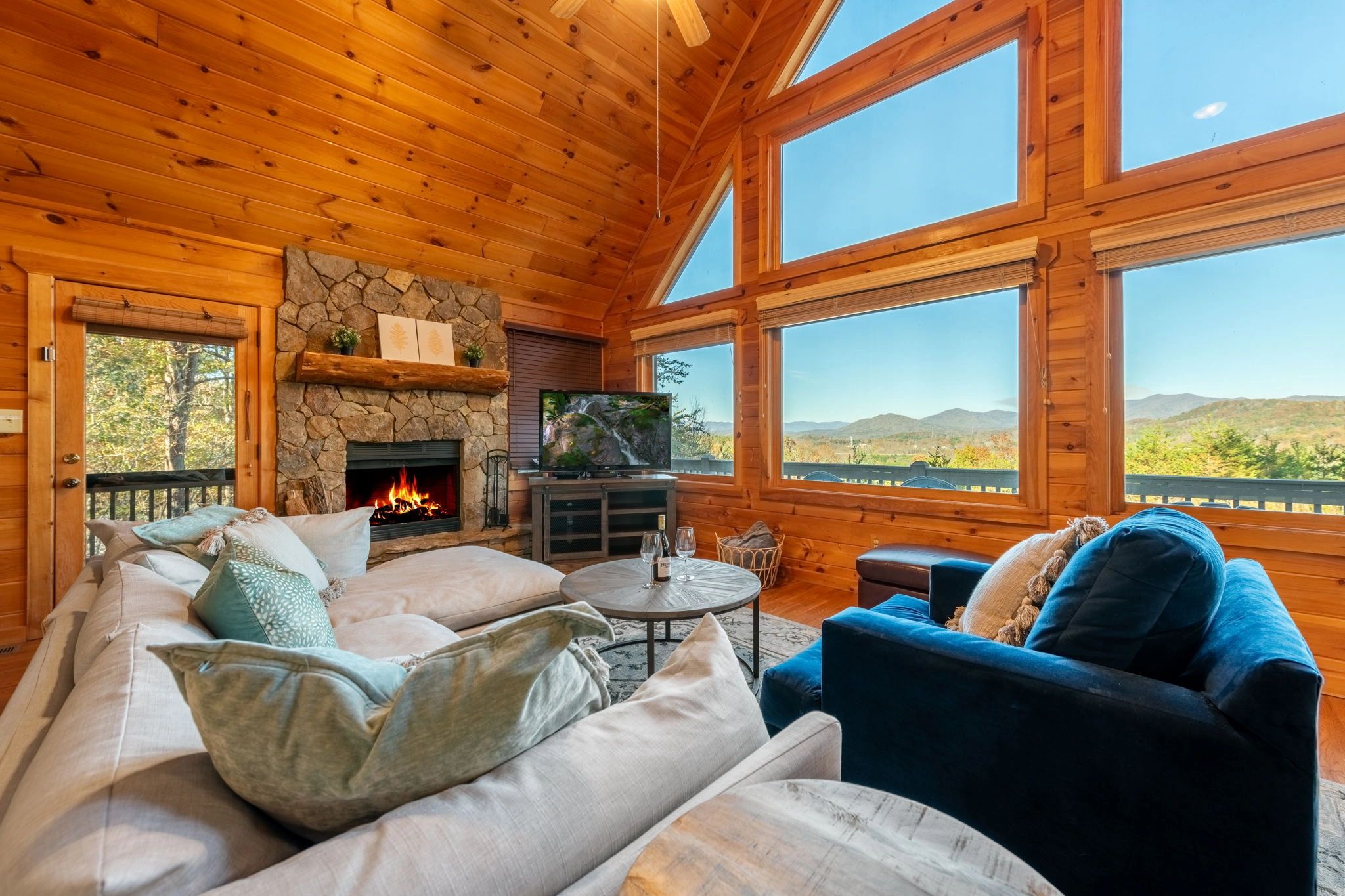 Discover the Beauty of Mountain Views at our Relaxing Retreat