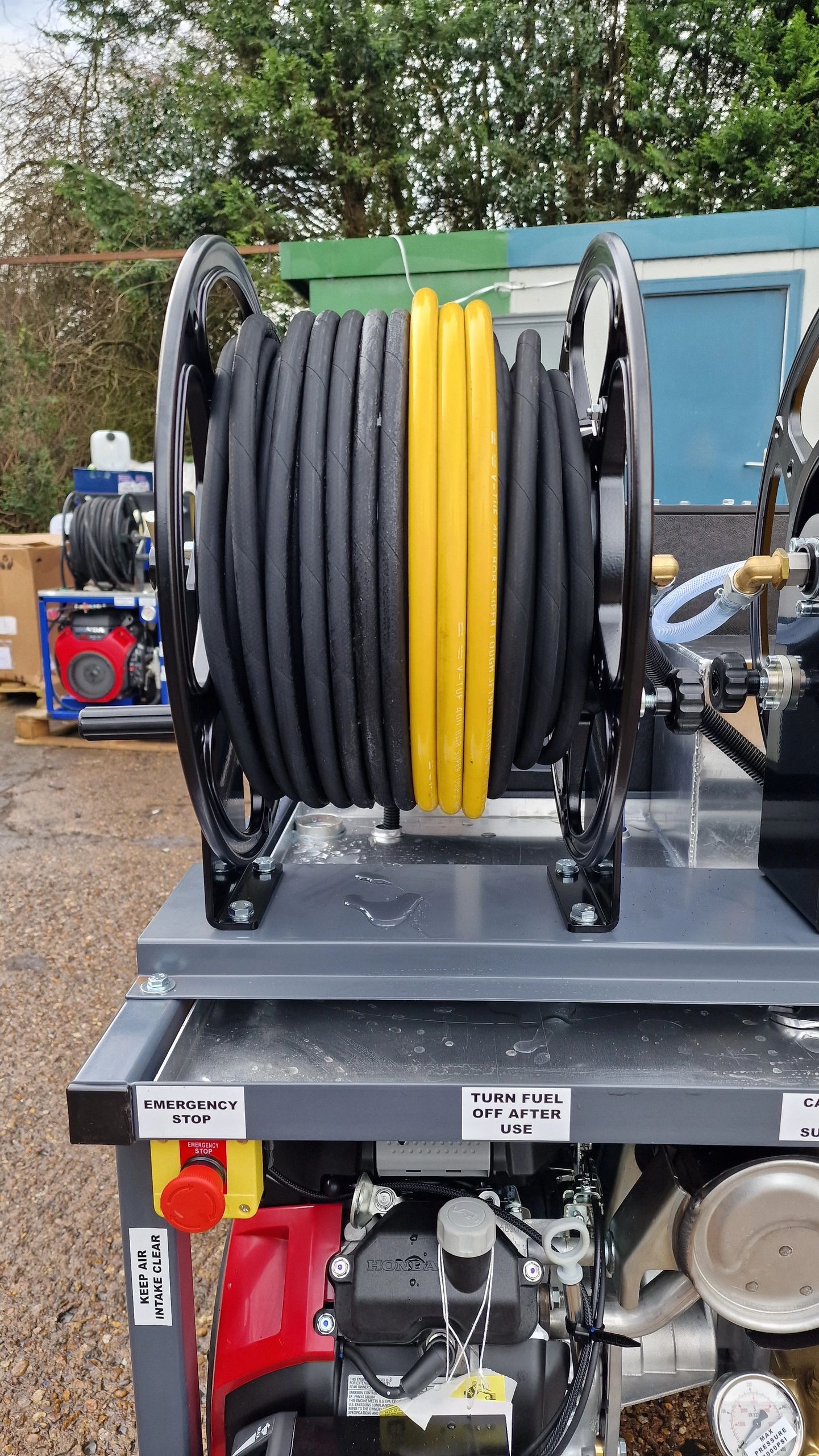 The Importance of a Different Coloured Safety Hose