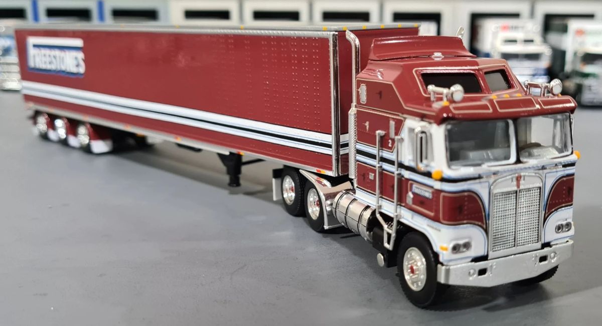 1:64 Scale DCP / First Gear Kenworth K100 Freestones With Tri Axle Trailer