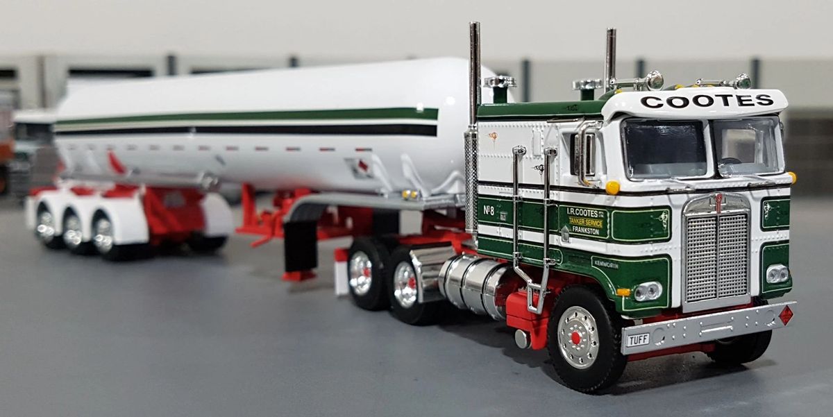 DCP 1/64 Scale Cootes K100 with Tri-Axle Gas Tanker Trailer