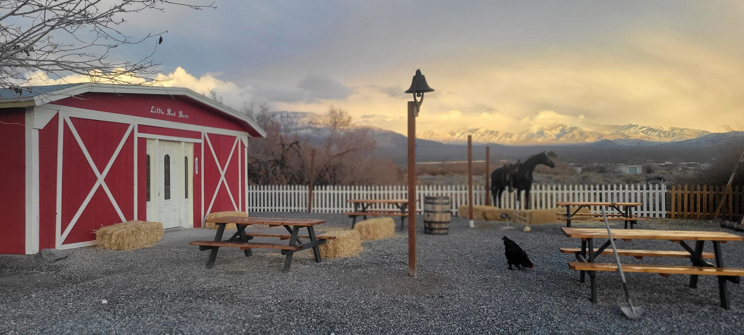 Las Vegas Barn Wedding Venue| Little Red Barn Wedding Chapel
