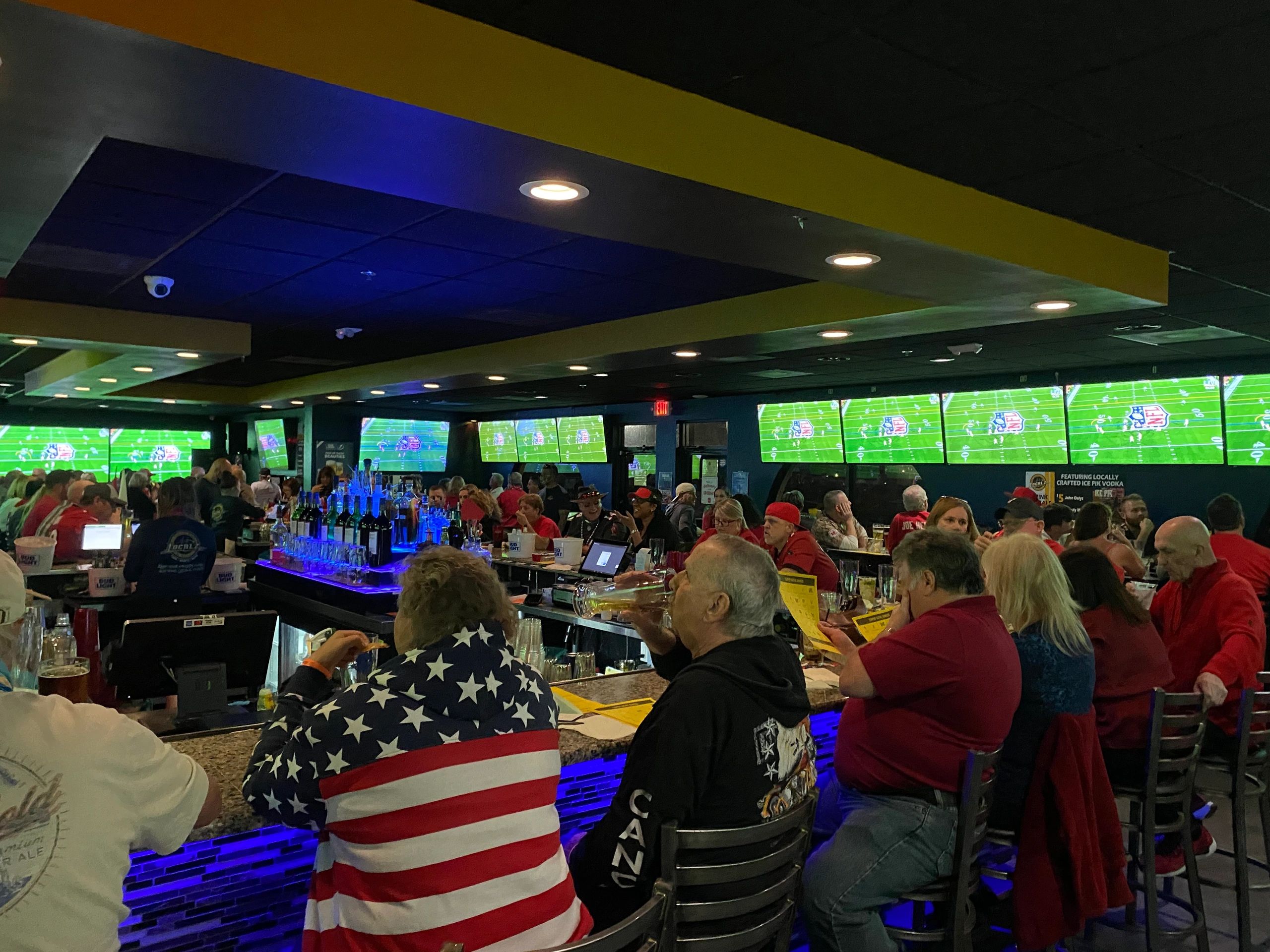 EMPLOYMENT | Localz Sports Bar and Grill