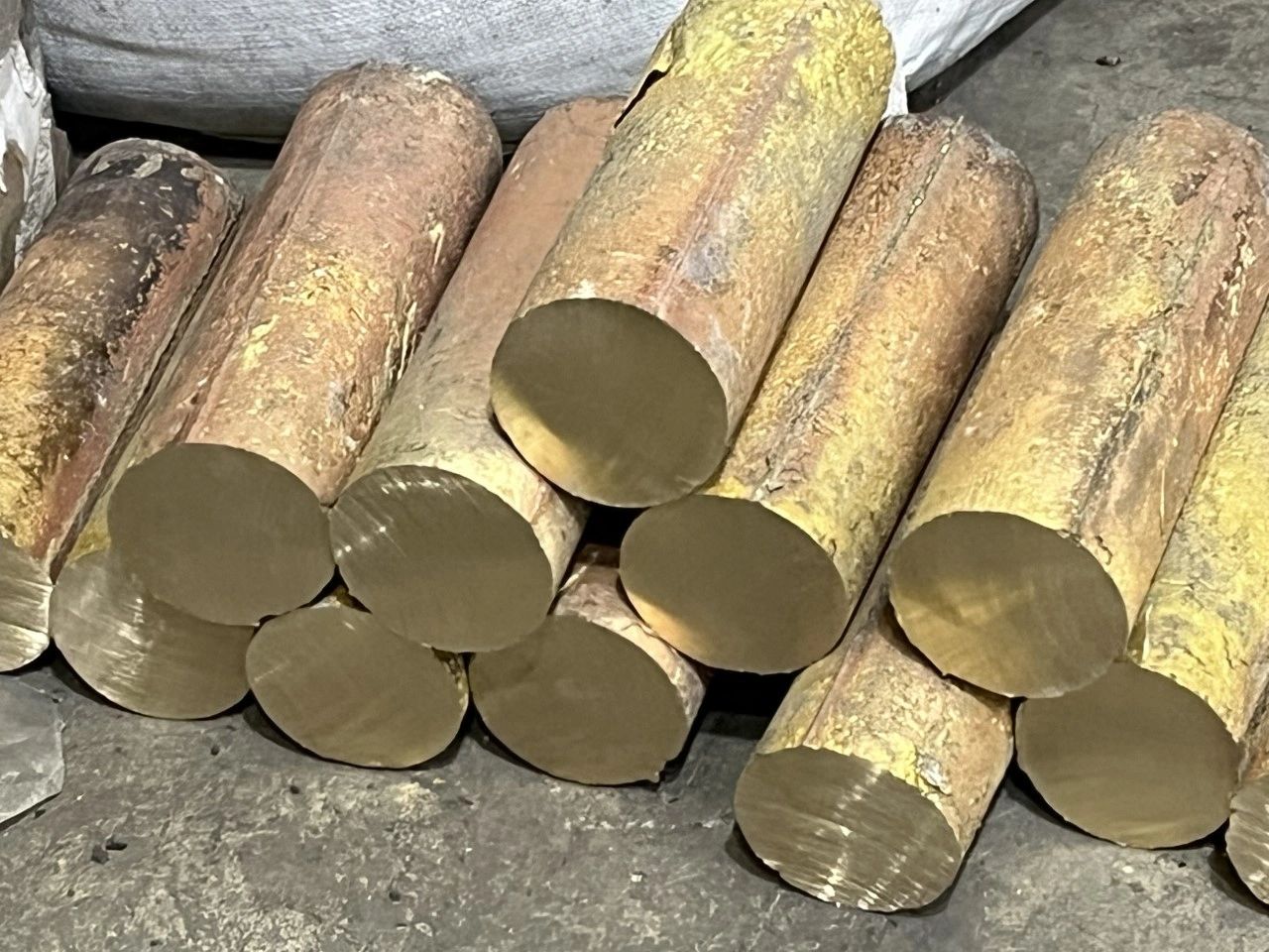 Latones Sagitario - Lingote, Comercialización Y Distribucion