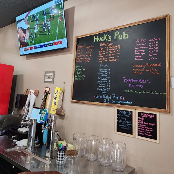 Huck's RV Park - Pub and Restaurant, Rv Park, Pub and Lounge