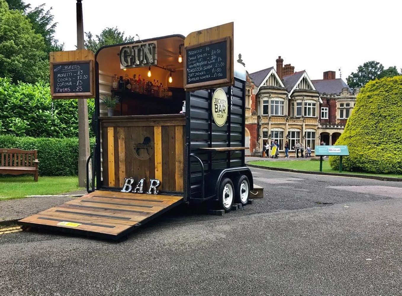 Jockey Bar - Converted Horse Box Trailer & Rustic Bar Hire